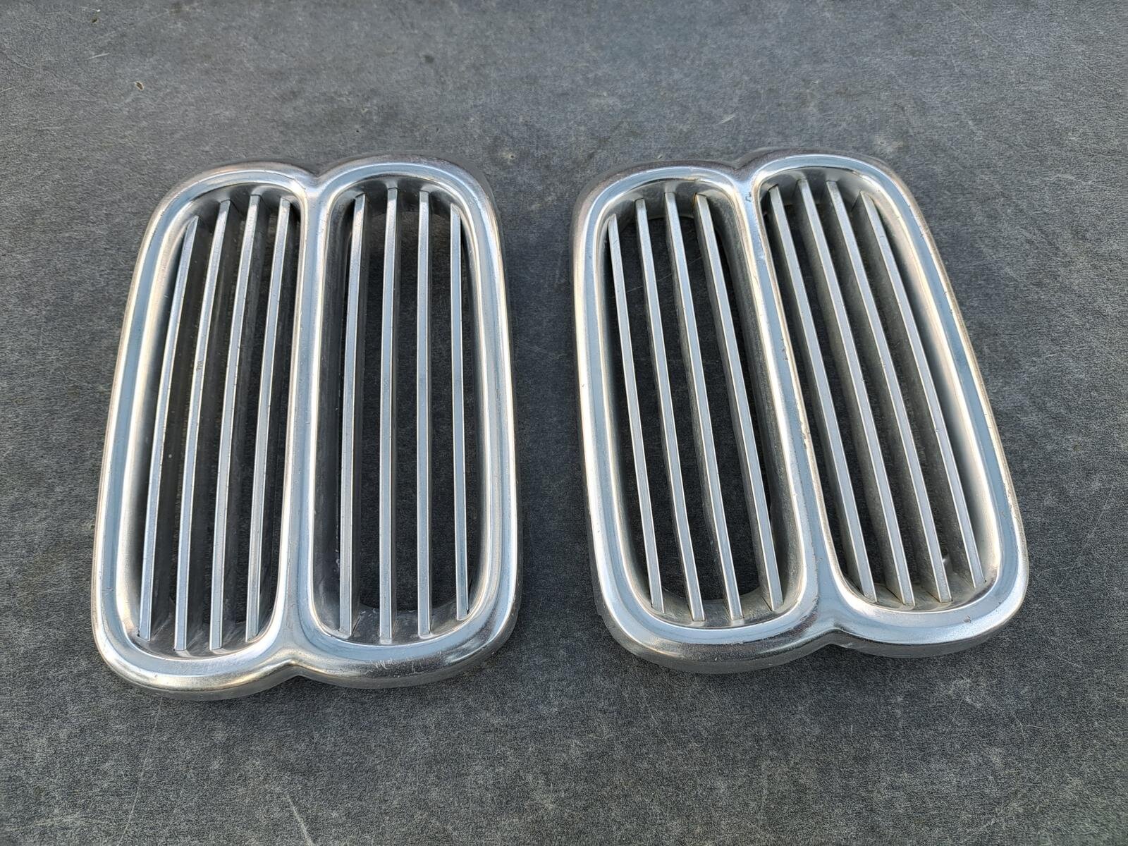 Two NK Neue Klasse 1800 2000 tilux kidney grills 1969 |﻿ Body and Interior