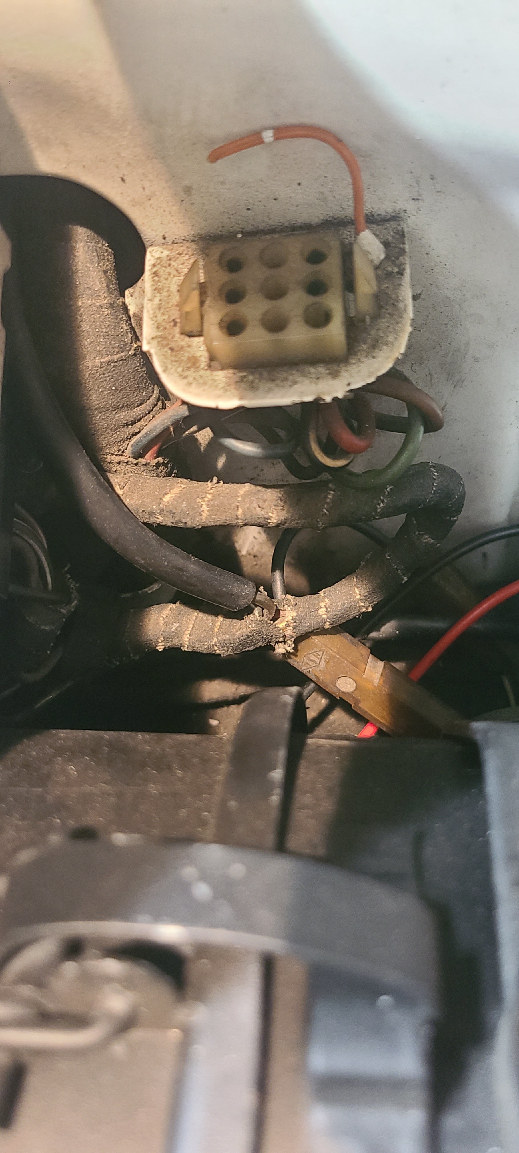 Identify loose wire under fuse block |﻿ BMW 2002 and other '02