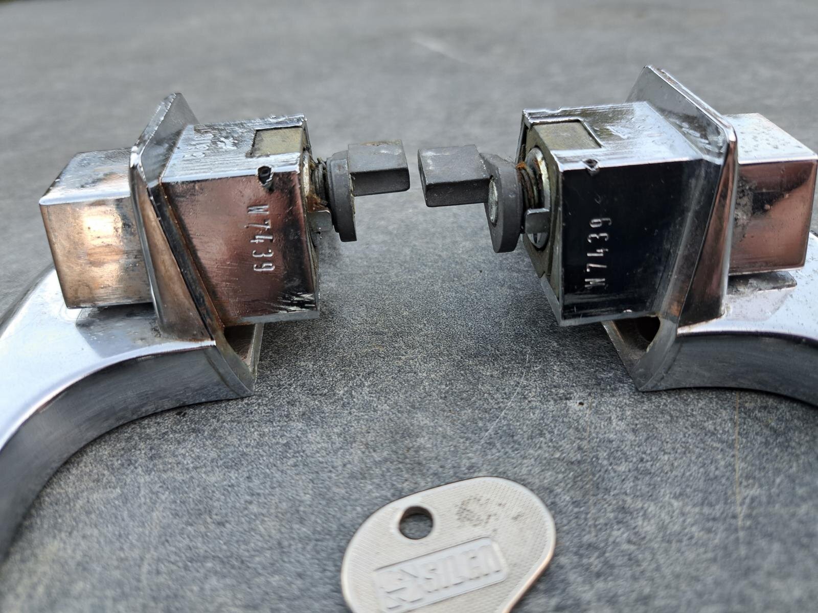 Door lock left + right w/new key, matching numbers - Body and Interior ...