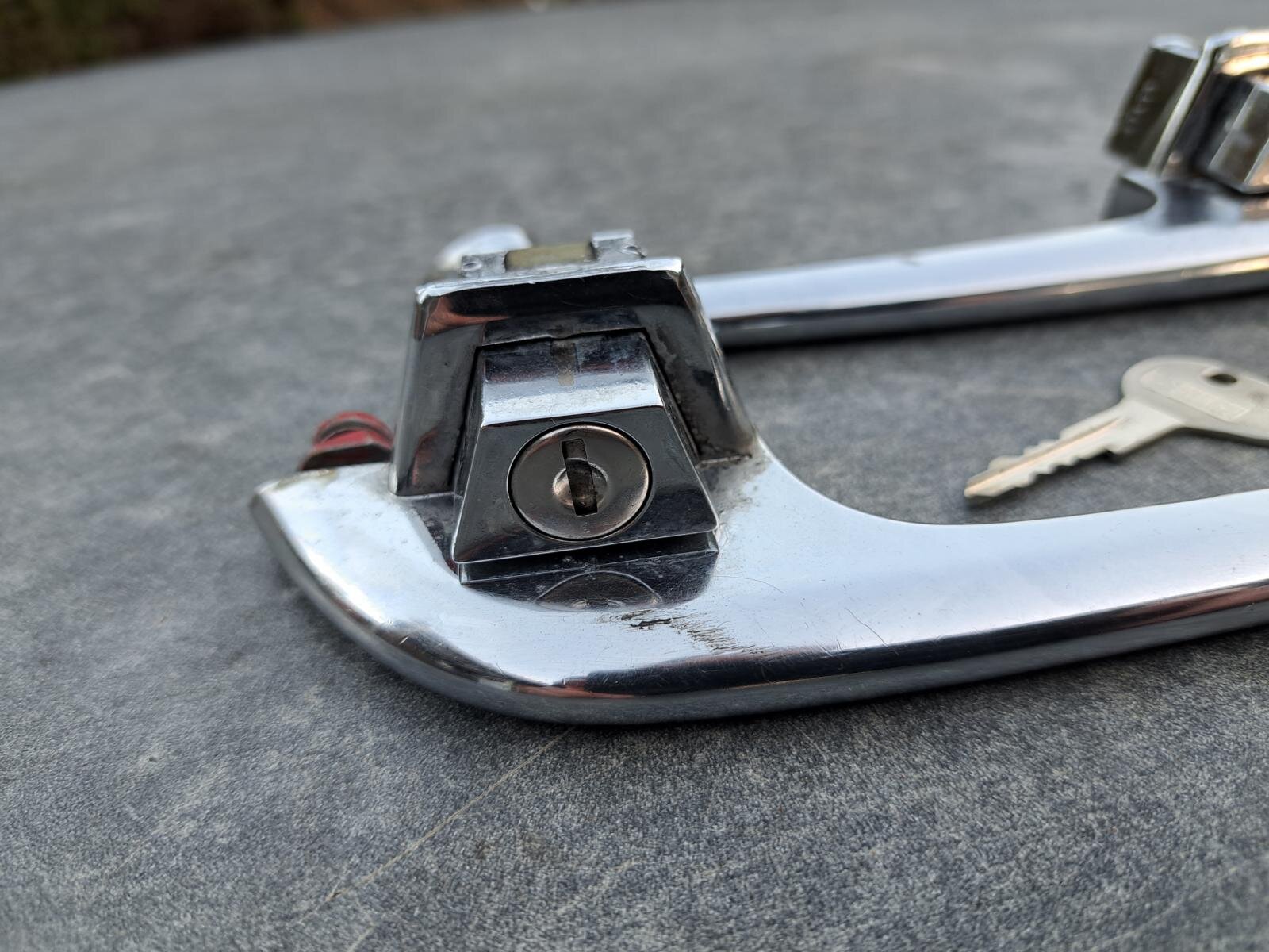 Door lock left + right w/new key, matching numbers |﻿ Body and Interior