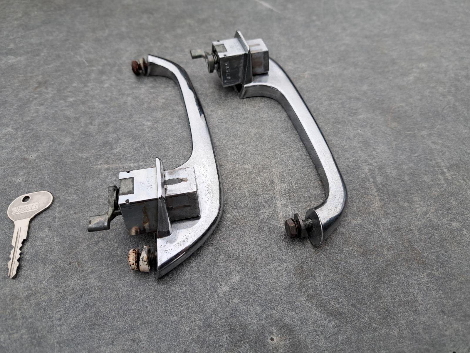 Door lock left + right w/new key, matching numbers |﻿ Body and Interior