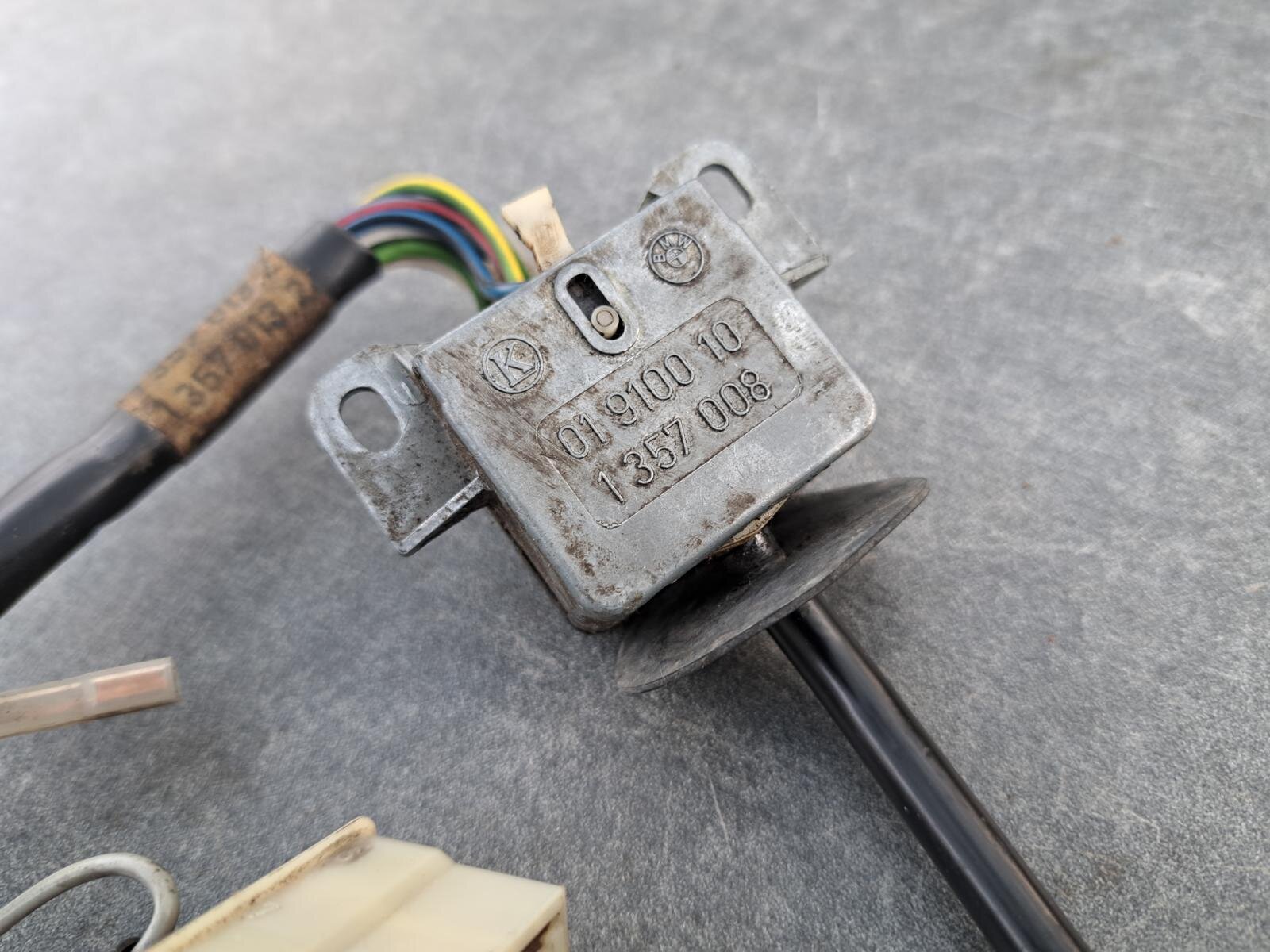 Late turn signal switches - Electrical and Ignition - 2002FAQ