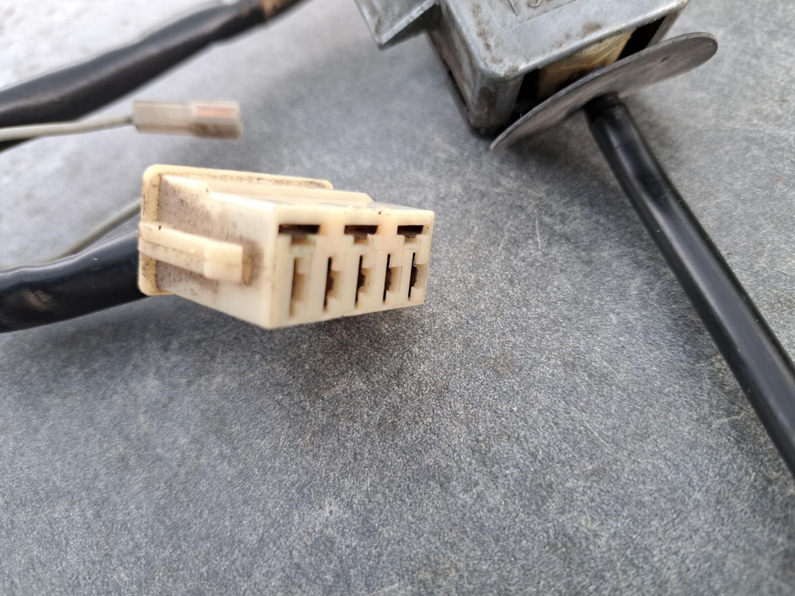 Late turn signal switches - Electrical and Ignition - 2002FAQ