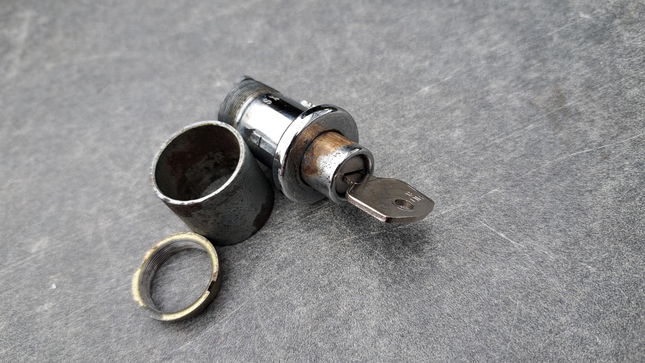 Trunk lock w/new key - Body and Interior - 2002FAQ