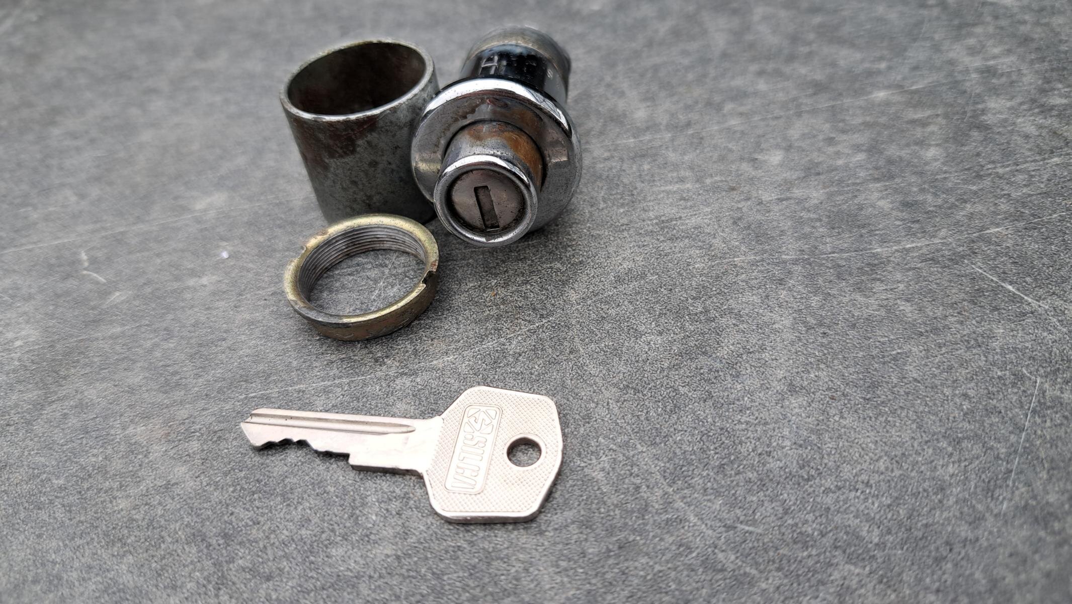 Trunk lock w/new key - Body and Interior - 2002FAQ