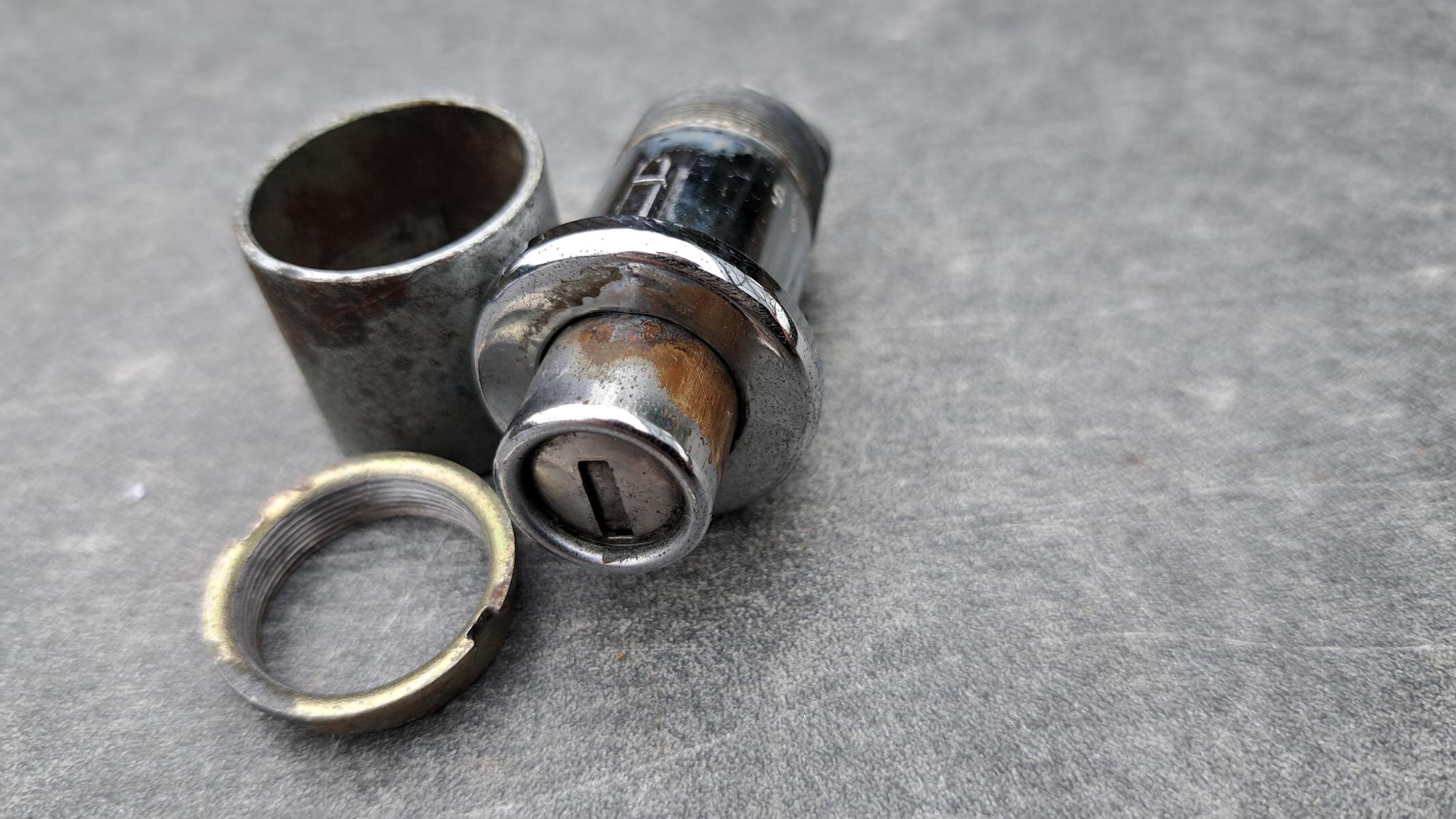 Trunk lock w/new key - Body and Interior - 2002FAQ
