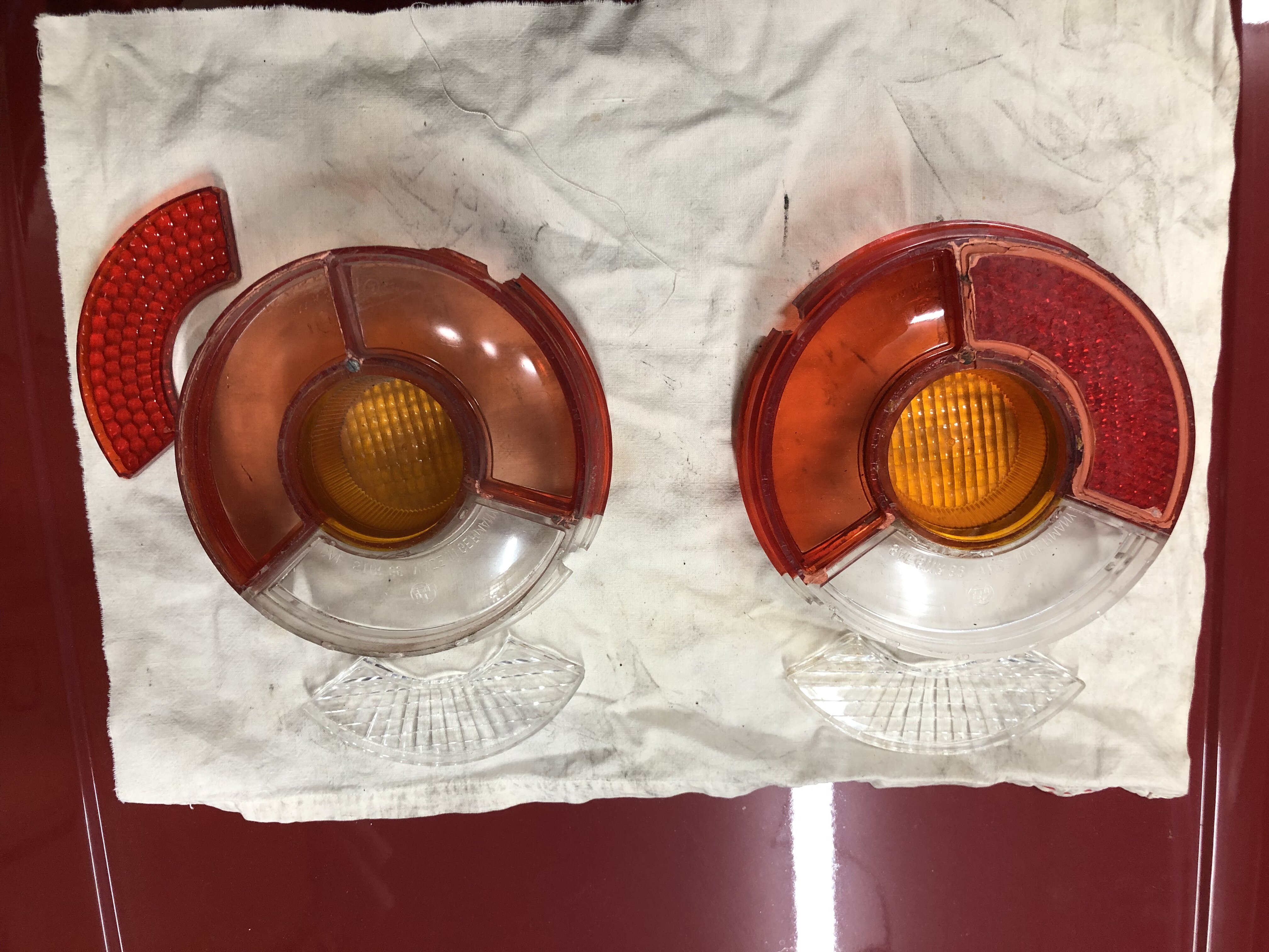 Pair of amber center rear round lenses - Body and Interior - 2002FAQ