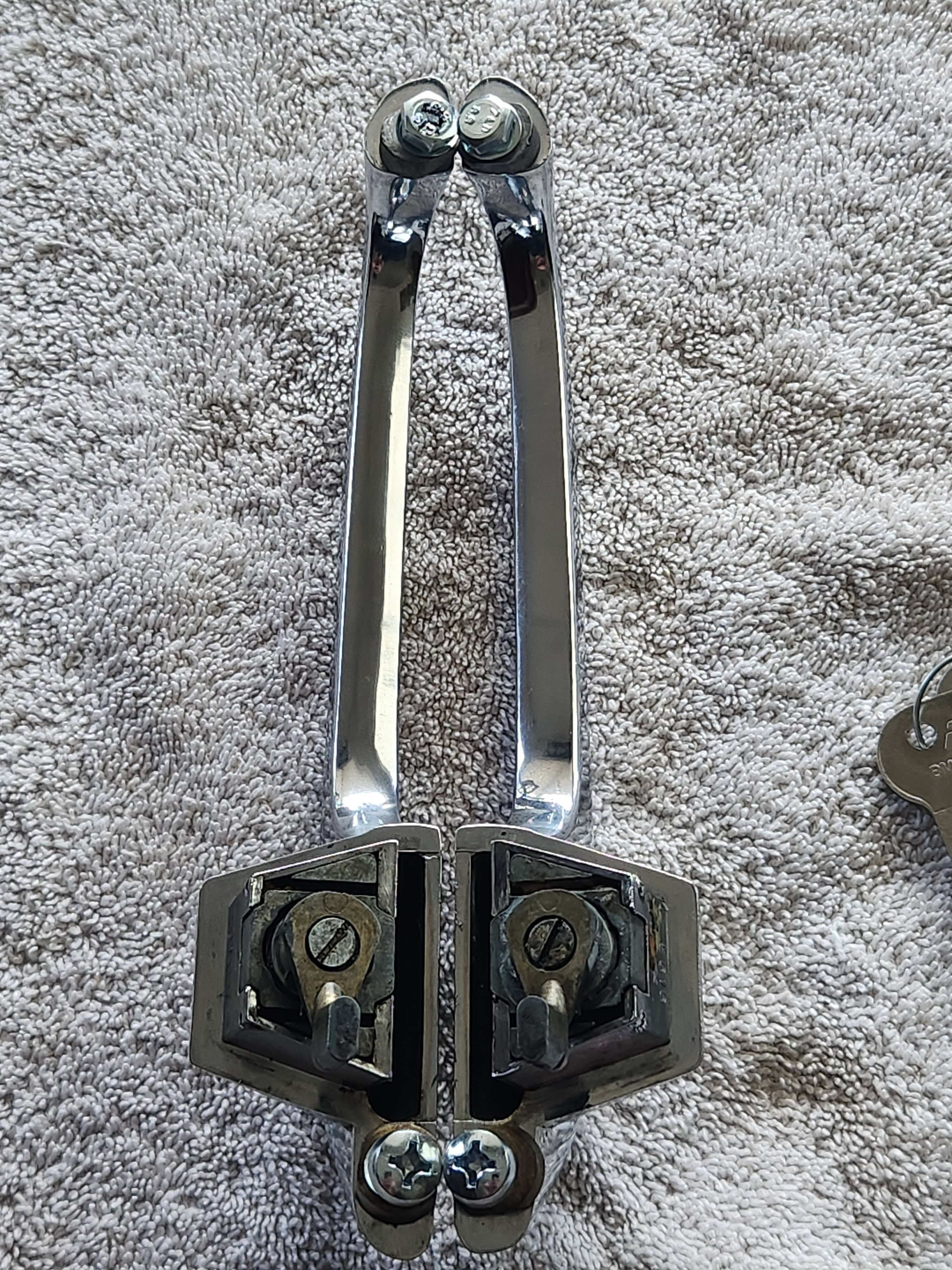 Pair of Door Handles with New Keys - Body and Interior - 2002FAQ