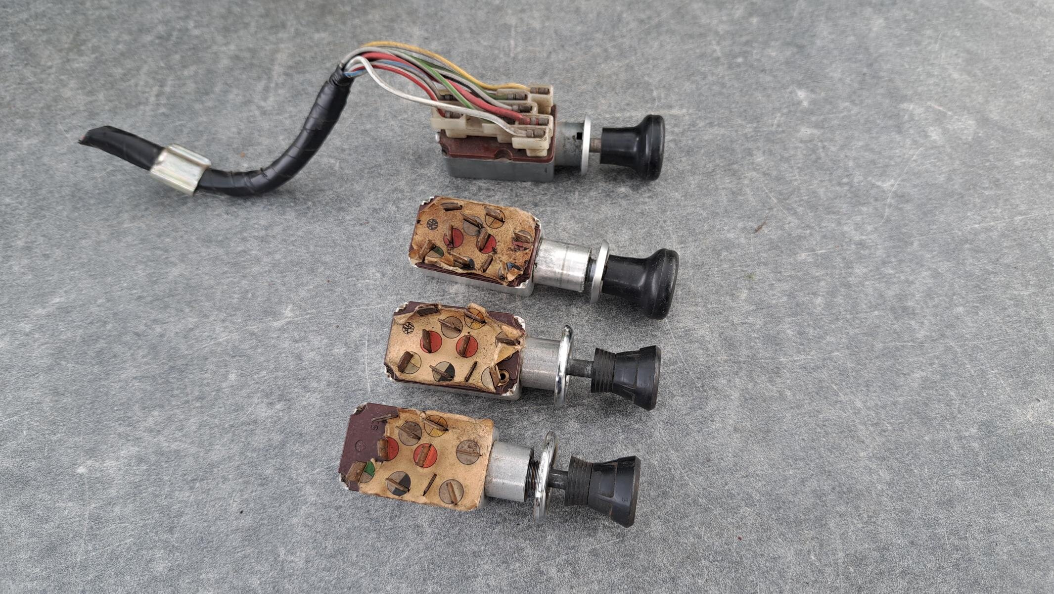 Headligt switches, early and late |﻿ Body and Interior