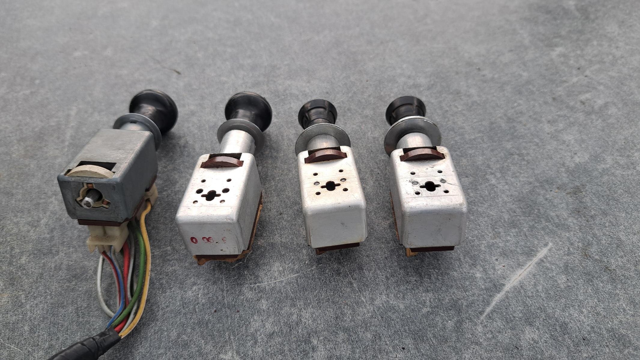 Headligt switches, early and late |﻿ Body and Interior