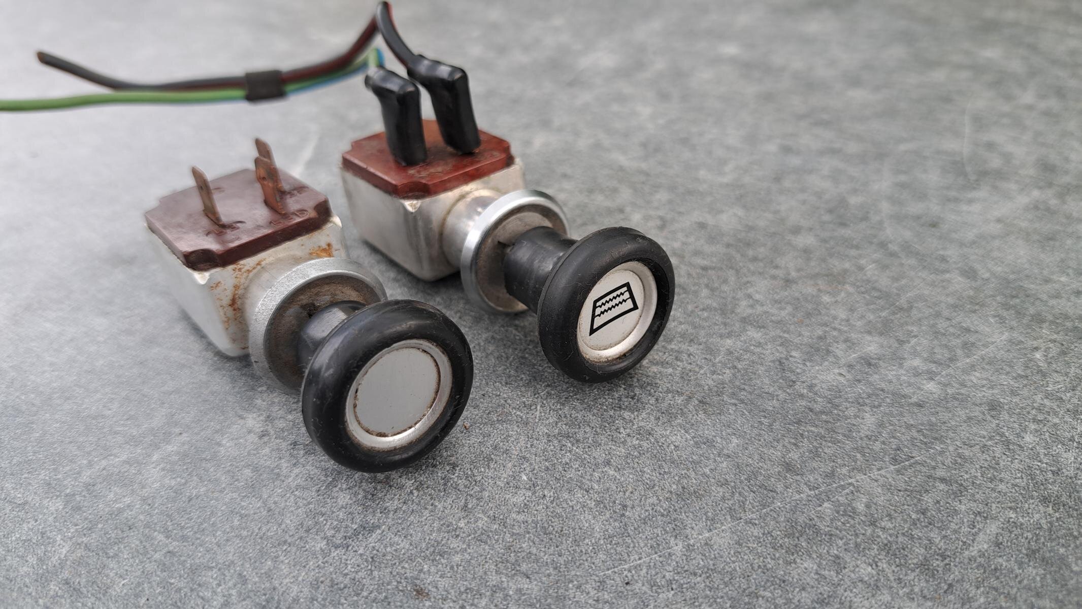 Defrost switches |﻿ Body and Interior