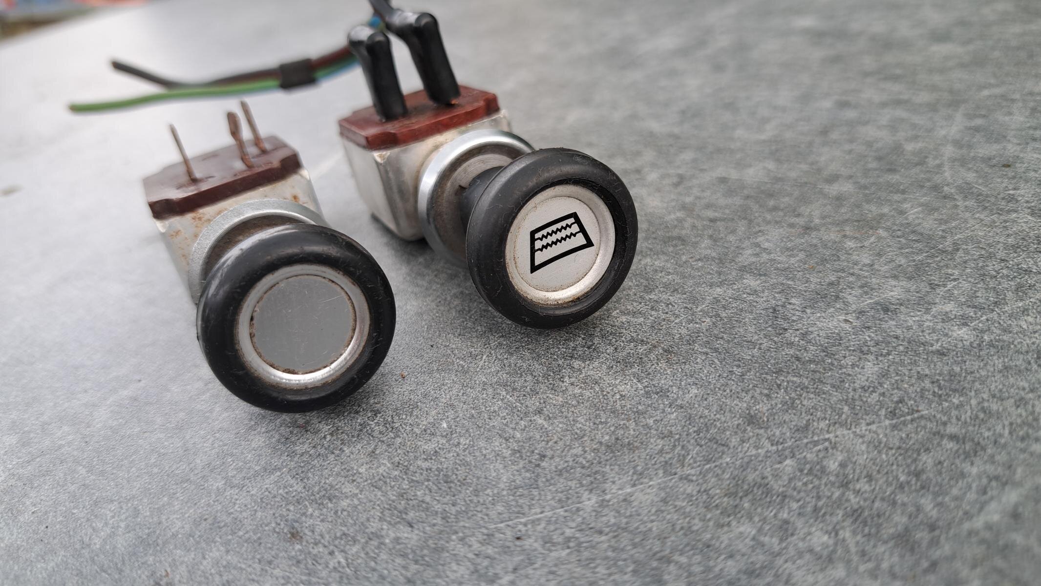 Defrost switches |﻿ Body and Interior