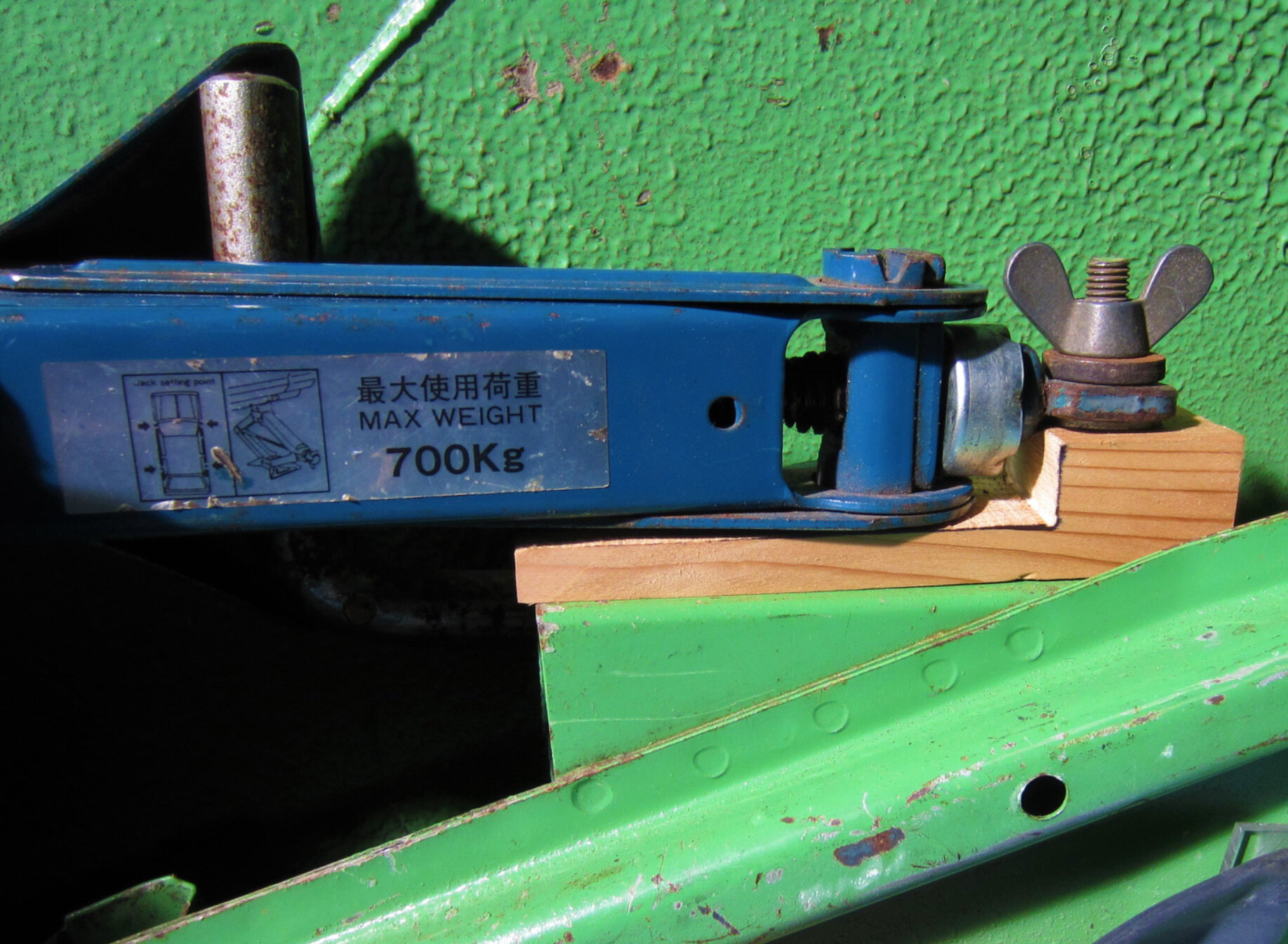 Show me your stock trunk Jack mount |﻿ BMW 2002 and other '02