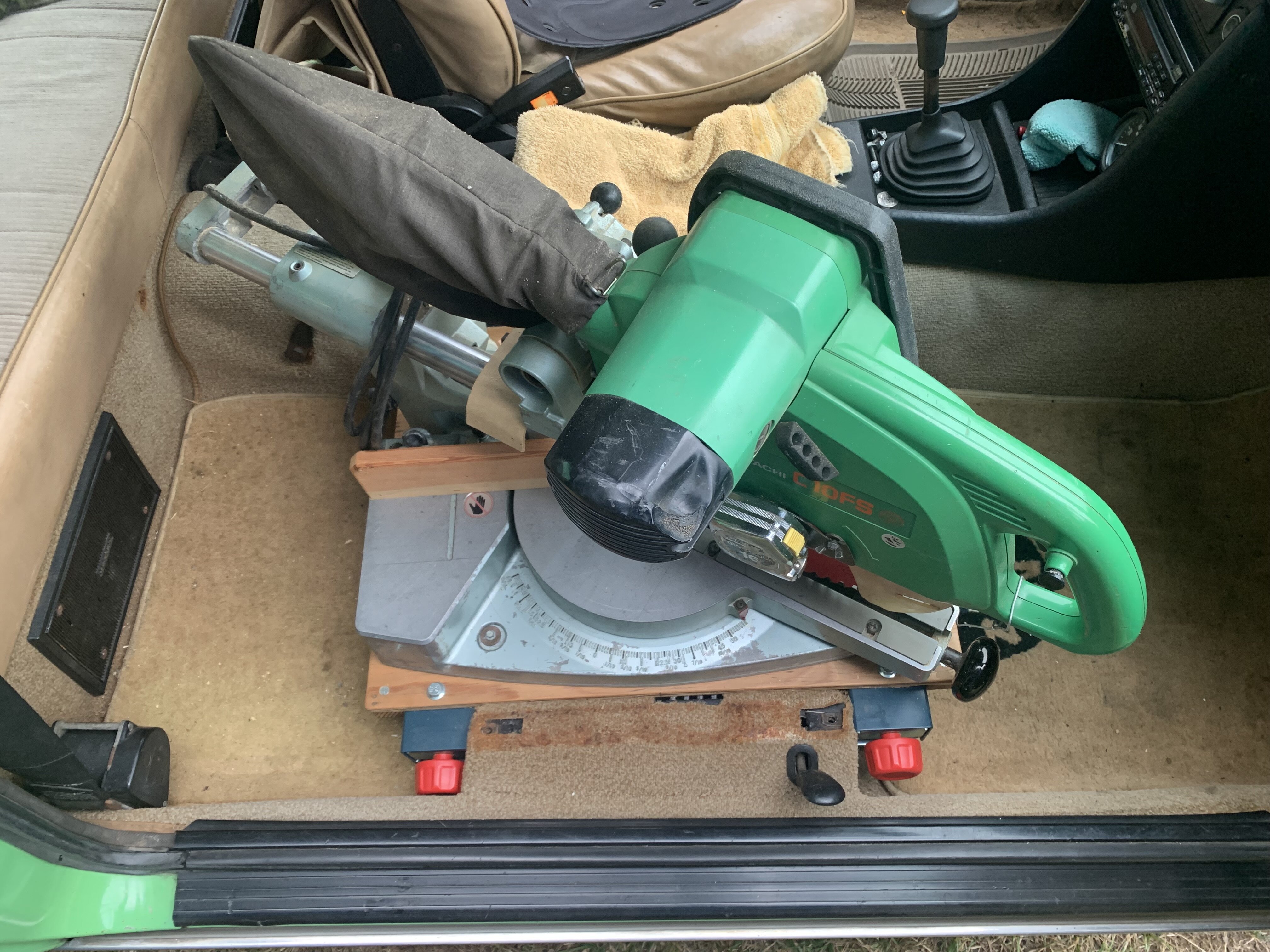 Show me your stock trunk Jack mount - BMW 2002 and other '02 - 2002FAQ