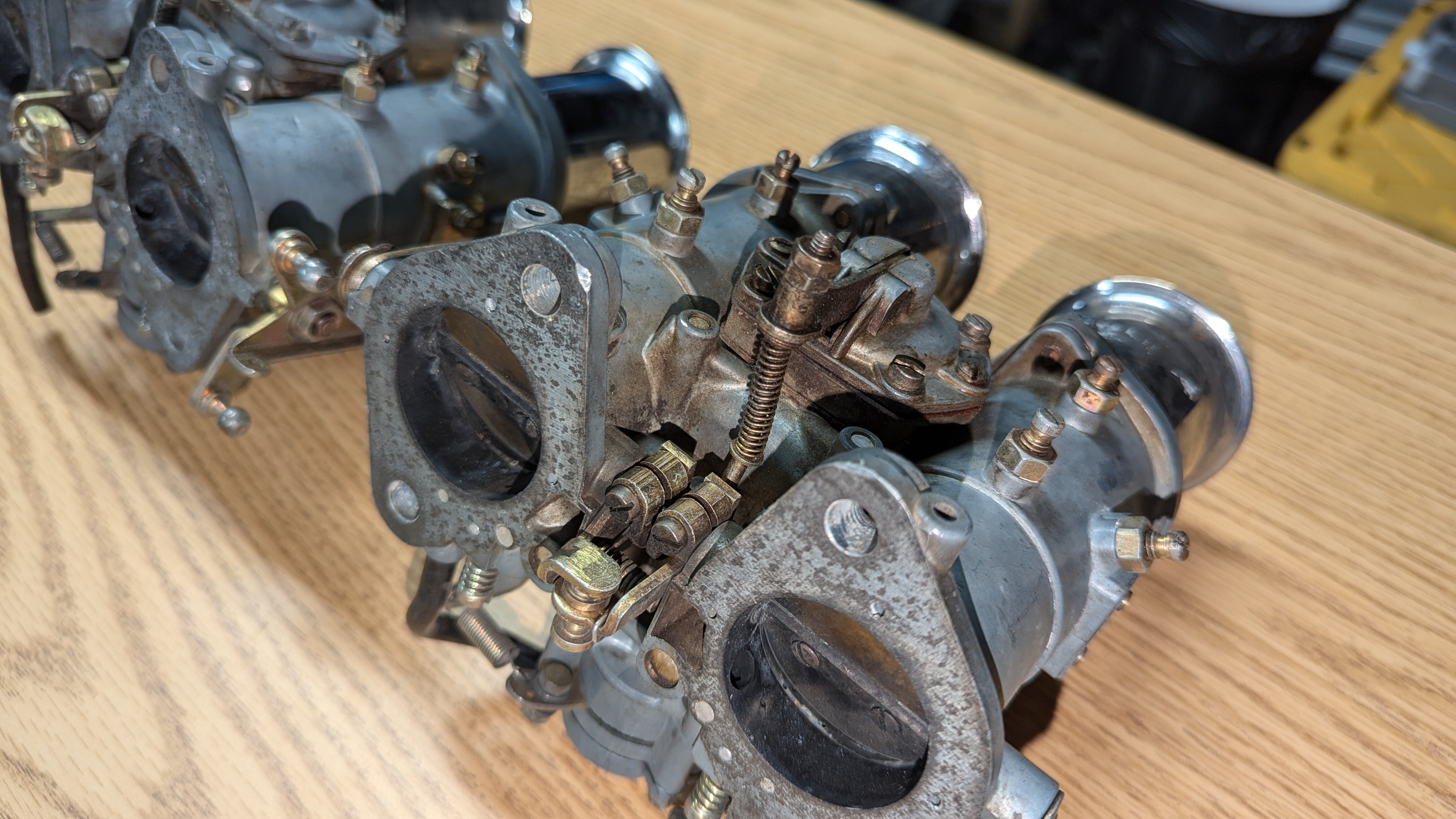 Solex Twin 40 DDH Side Draft Carburetors and Intake Manifold |﻿ Engine and Drivetrain