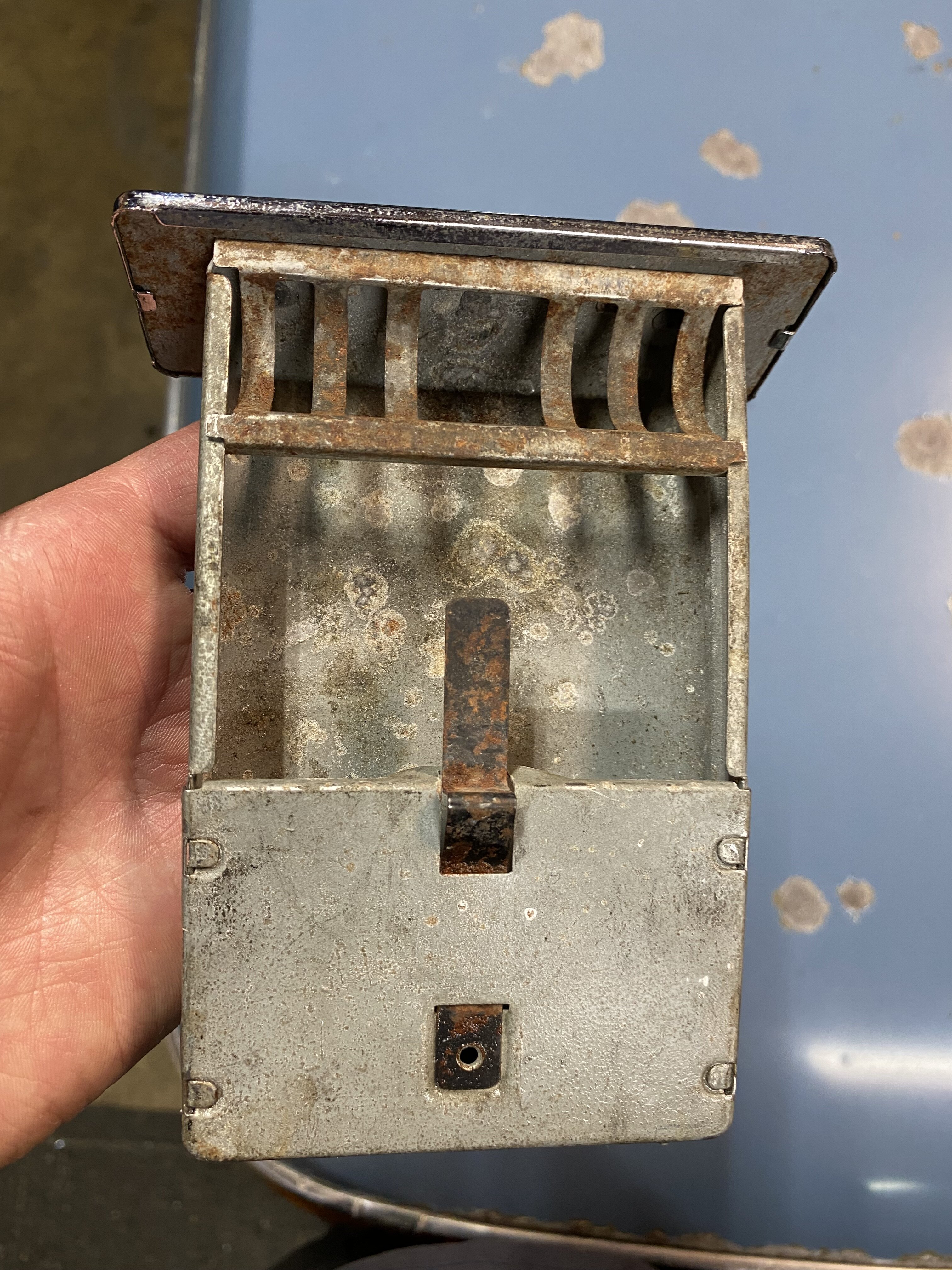 Early 2002 ashtray - Body and Interior - 2002FAQ