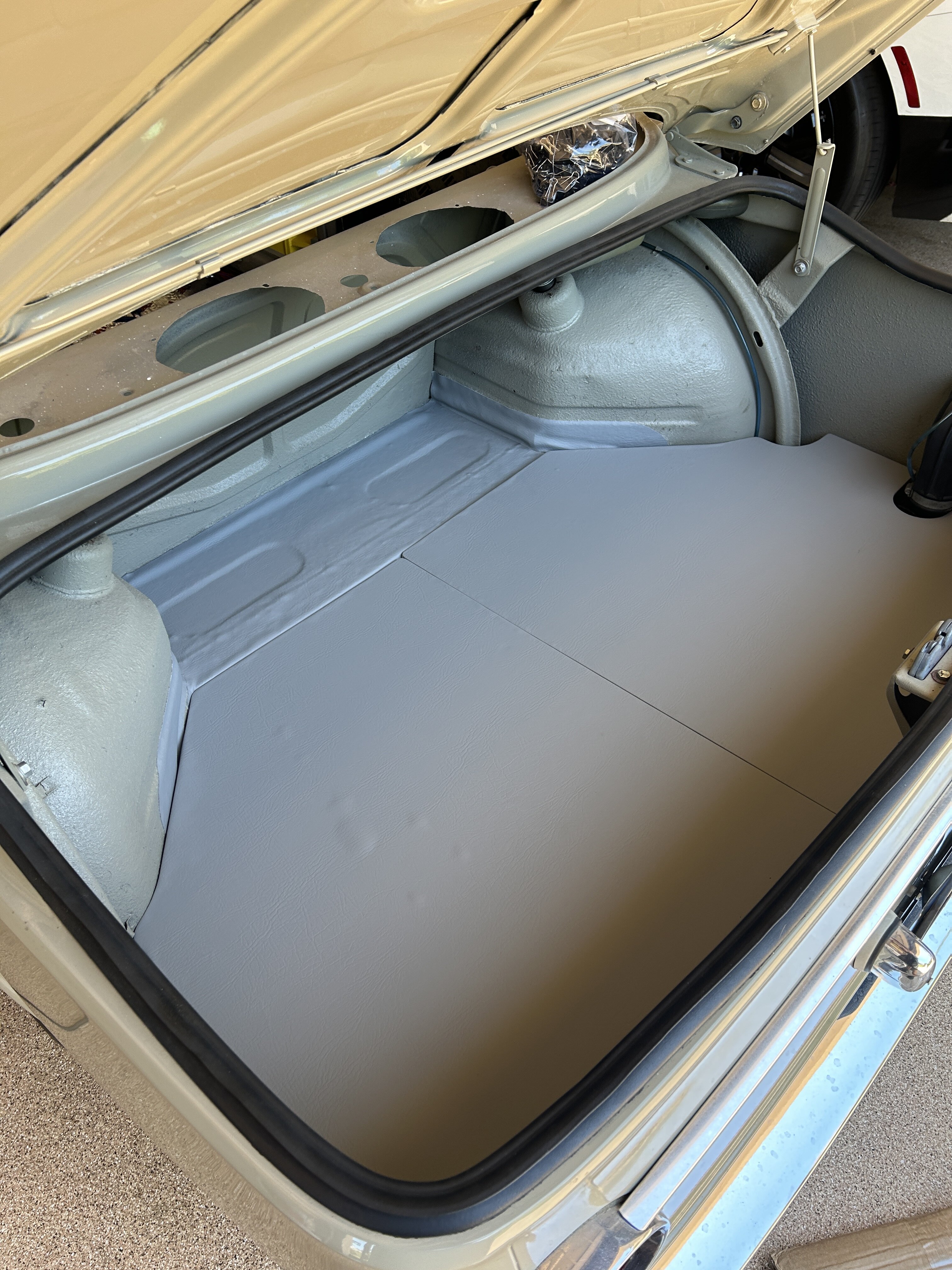 trunk board color |﻿ BMW 2002 and other '02