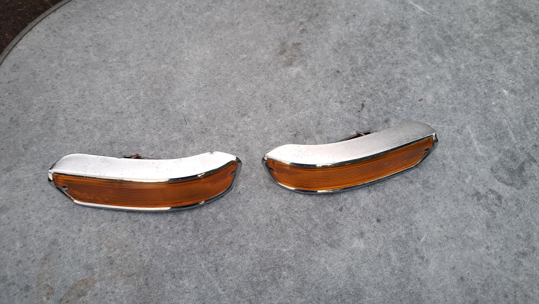 Pair of euro turn signals - Body and Interior - 2002FAQ