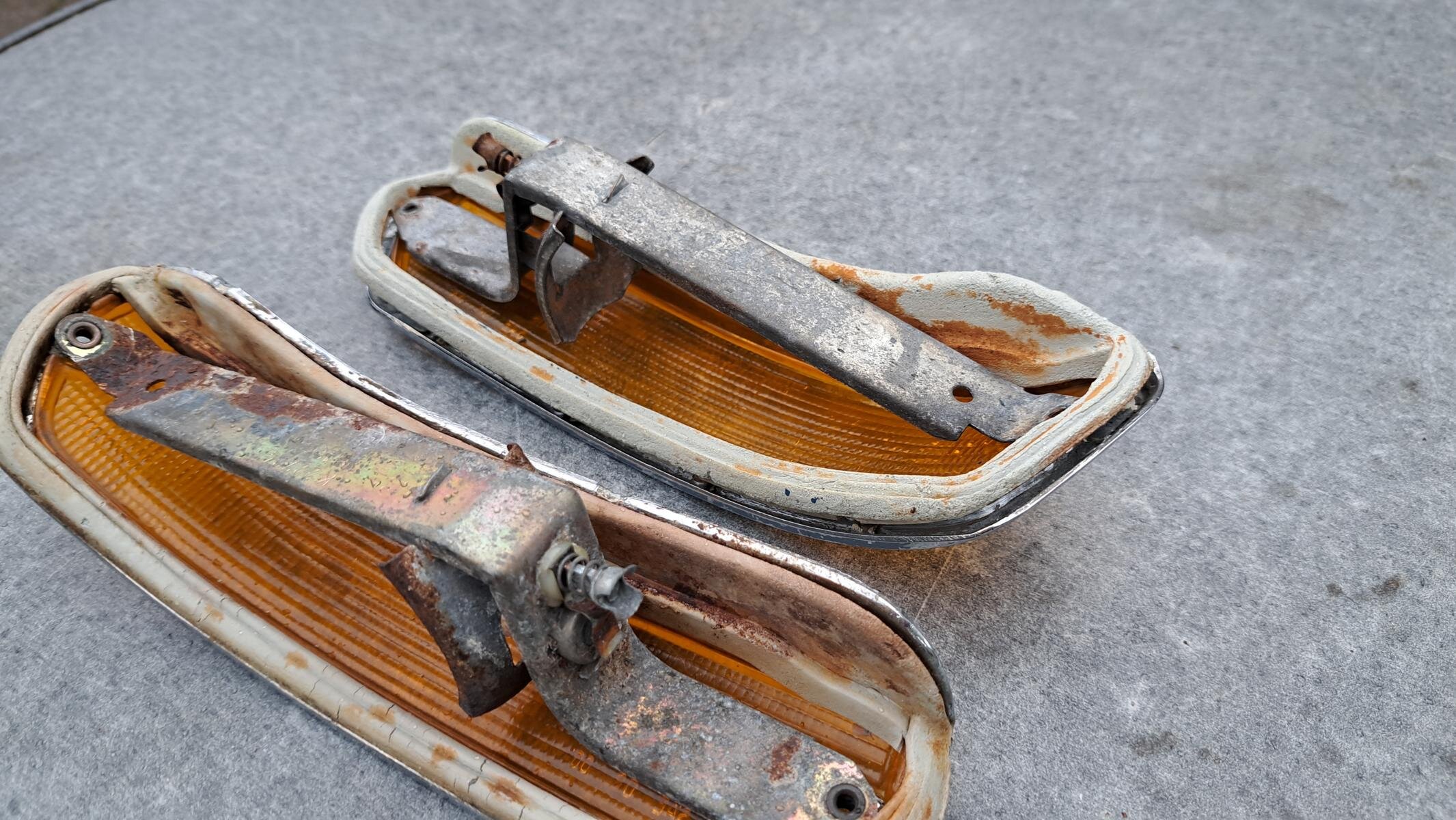 Pair of euro turn signals - Body and Interior - 2002FAQ
