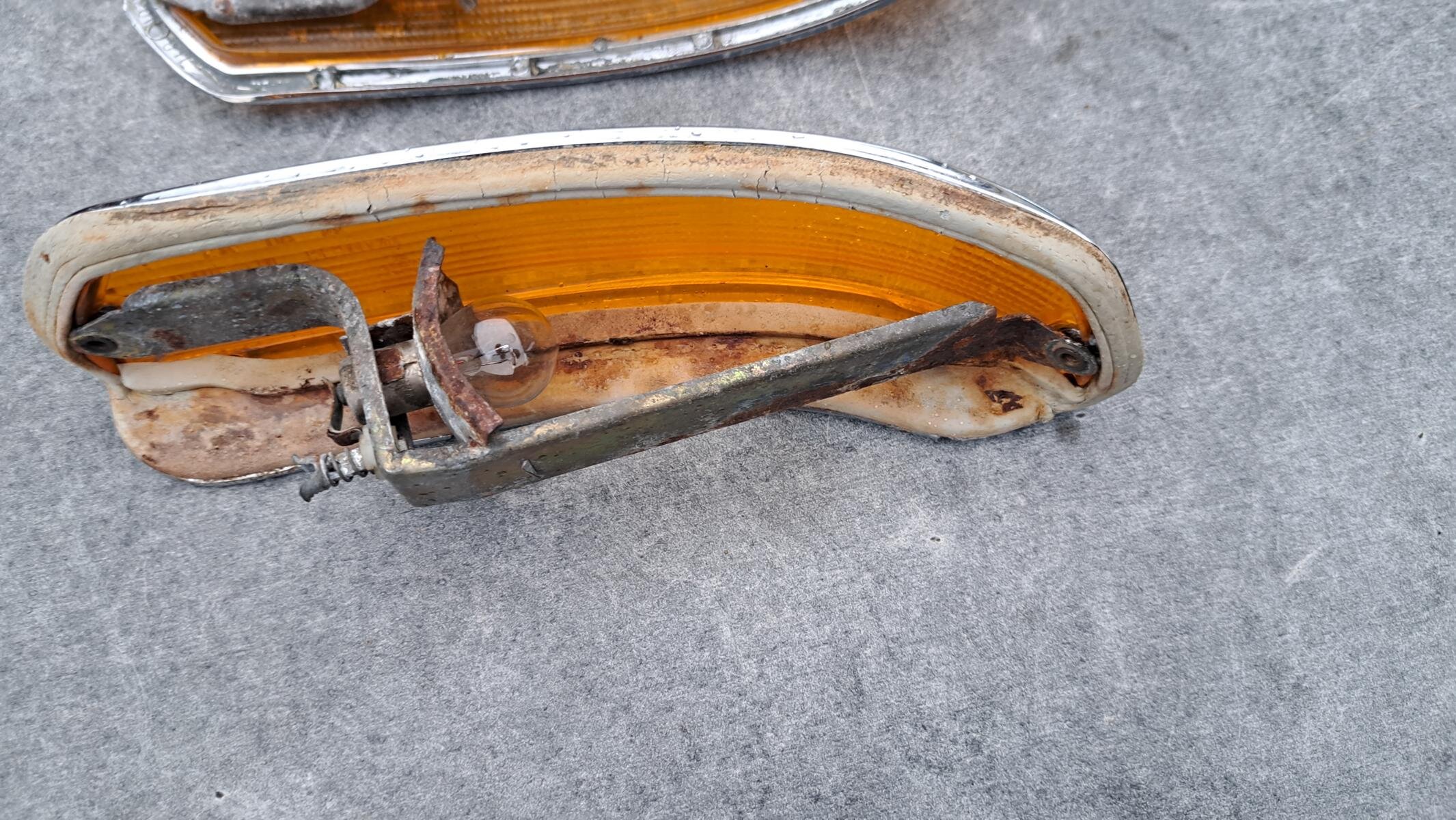 Pair of euro turn signals - Body and Interior - 2002FAQ