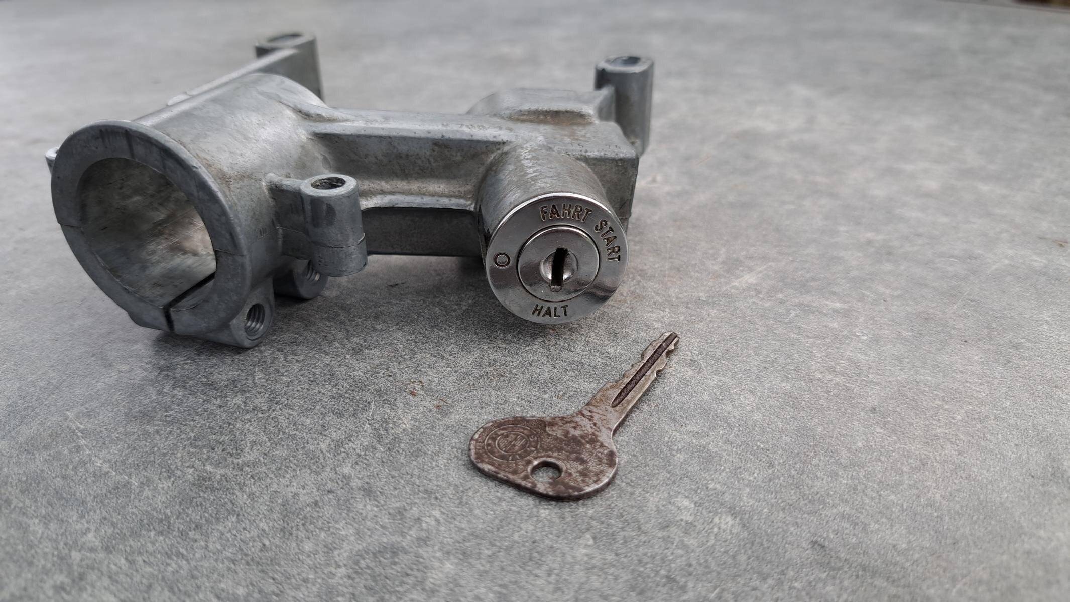 Steering lock with key |﻿ Body and Interior