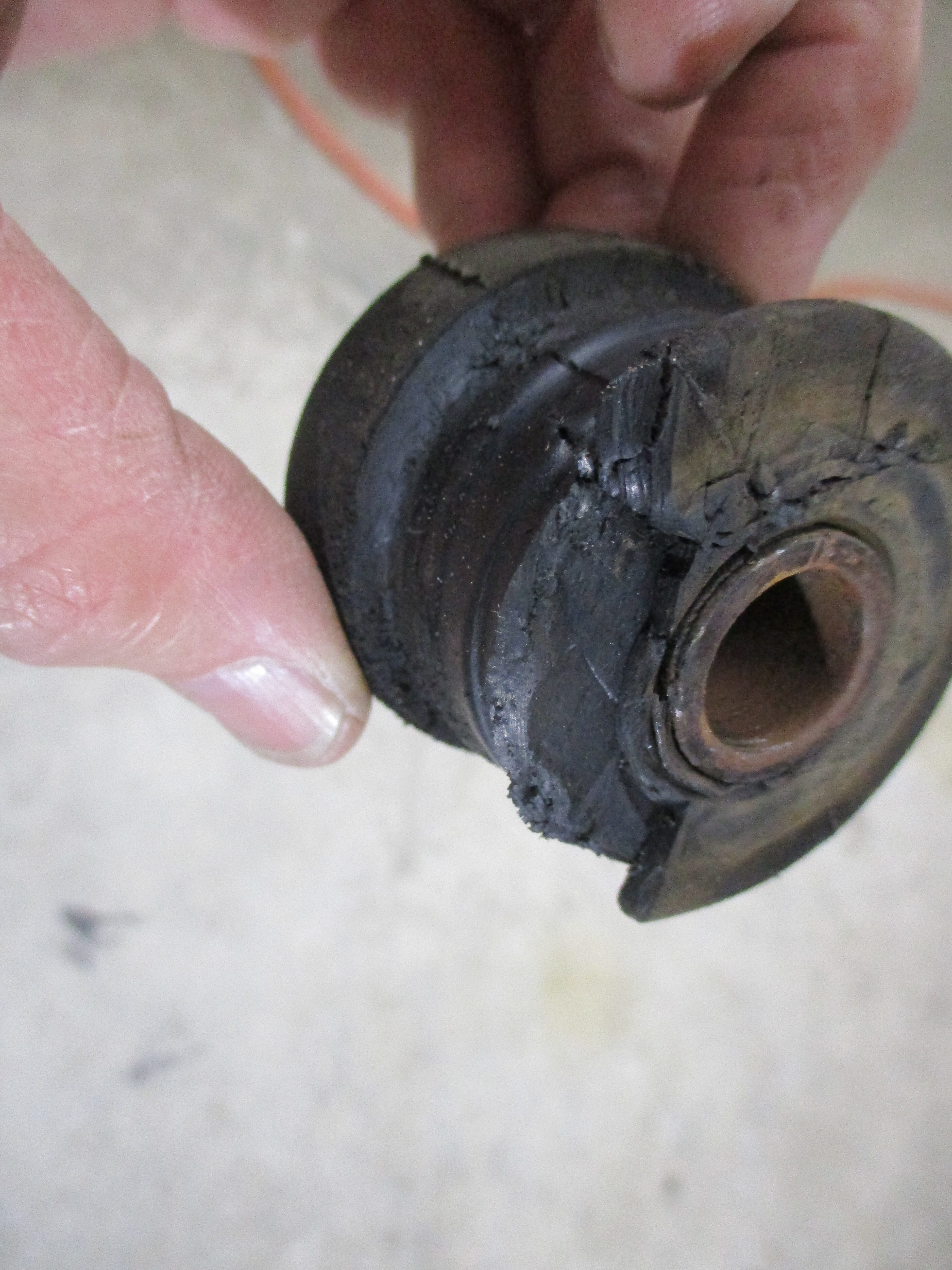 New Tip For Removing & Installing Radius Rod Front Bushing |﻿ BMW 2002 ...