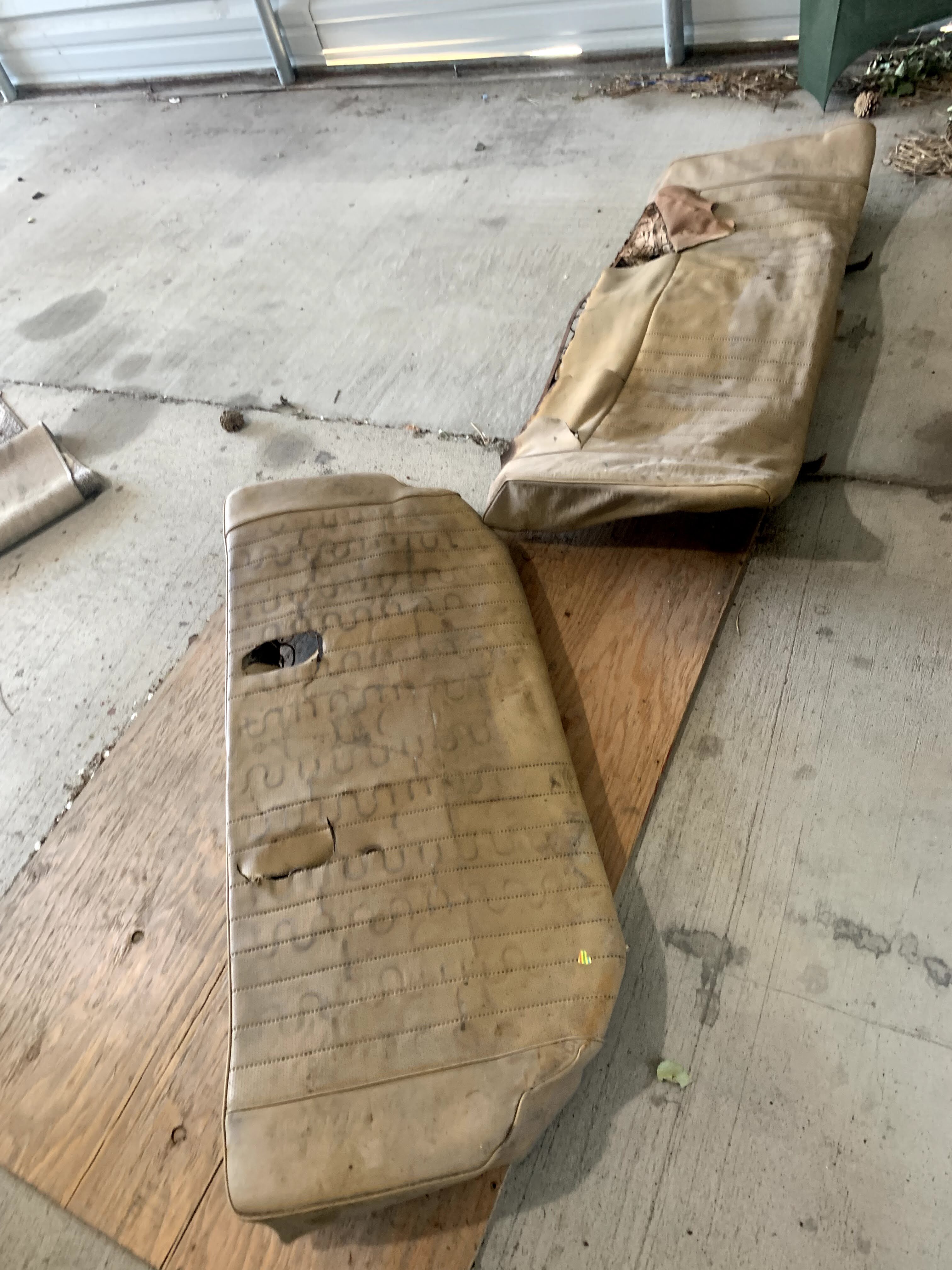 Time for the back seat to see some action |﻿ 1974 2002tii Resto (Conrad)