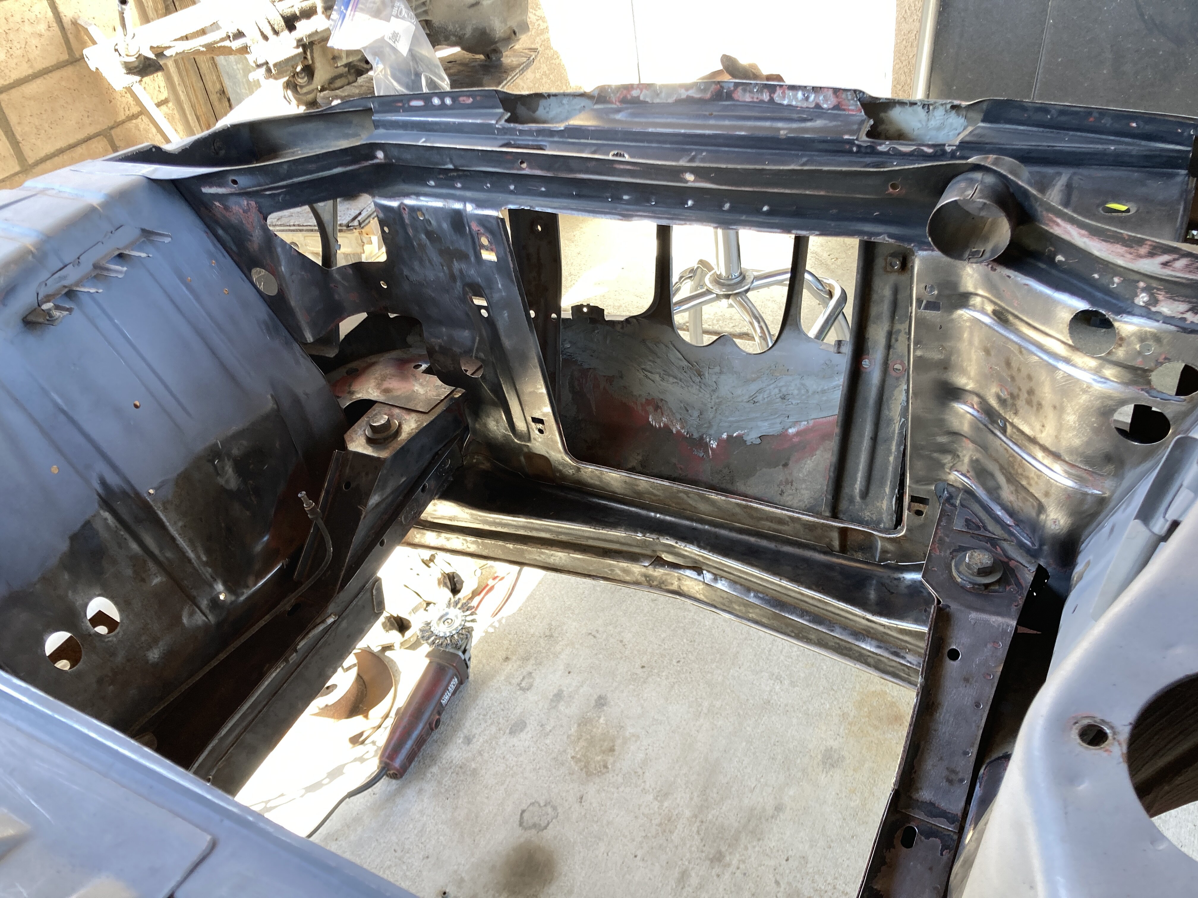 Painting my welded front subframe + stripping my engine bay |﻿ BMW 2002 and other '02