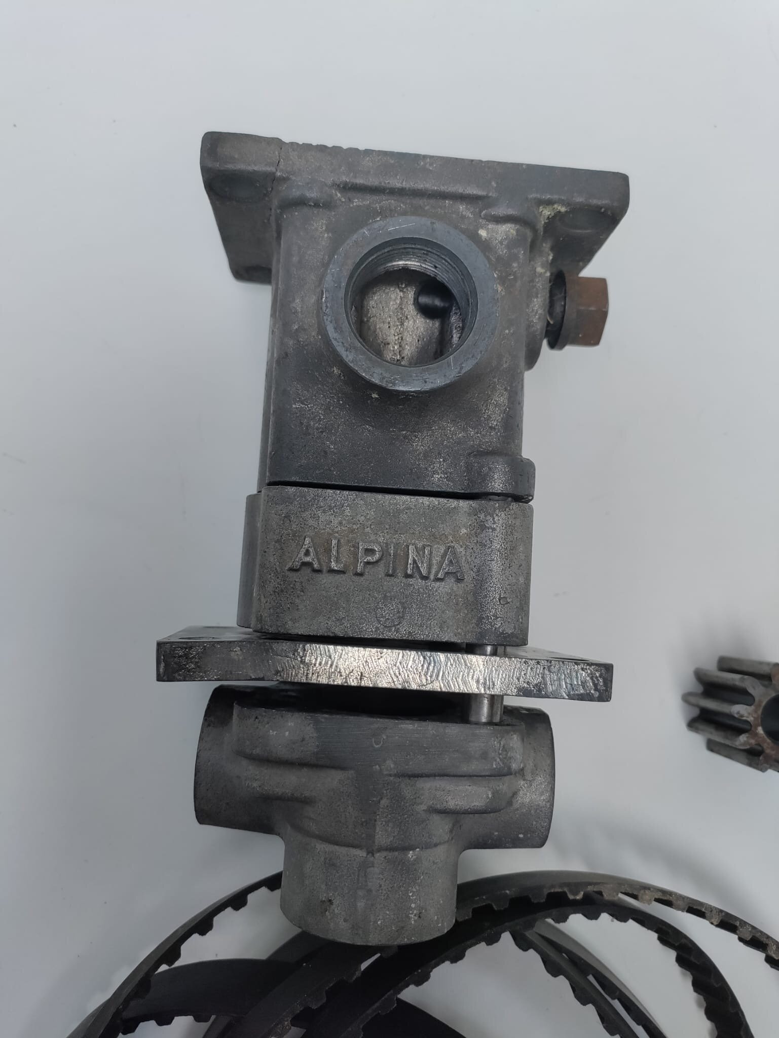 Alpina Dry Sump lubrication Pump - Engine and Drivetrain - 2002FAQ