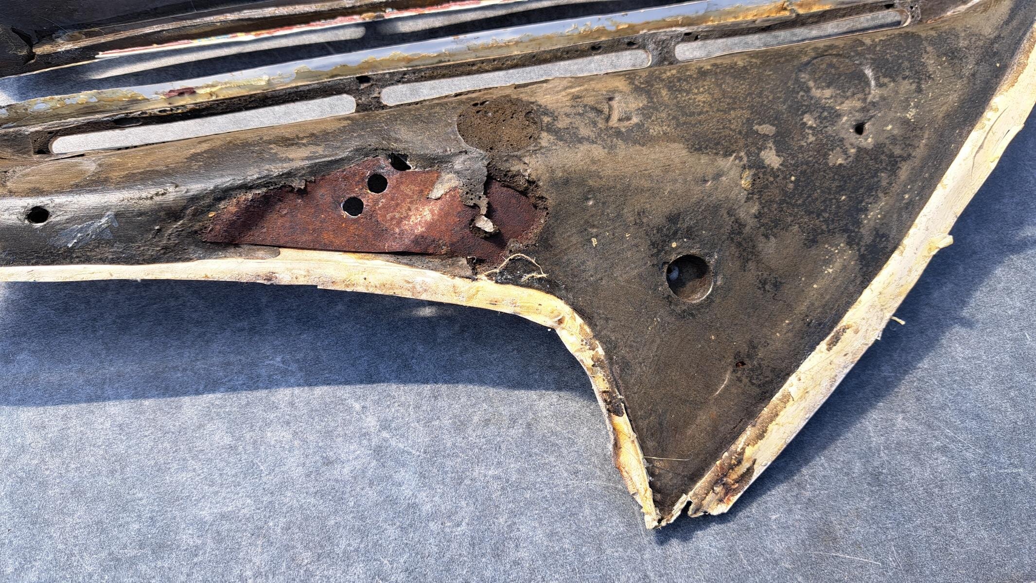2002 Touring c-pillar covers - Body and Interior - 2002FAQ