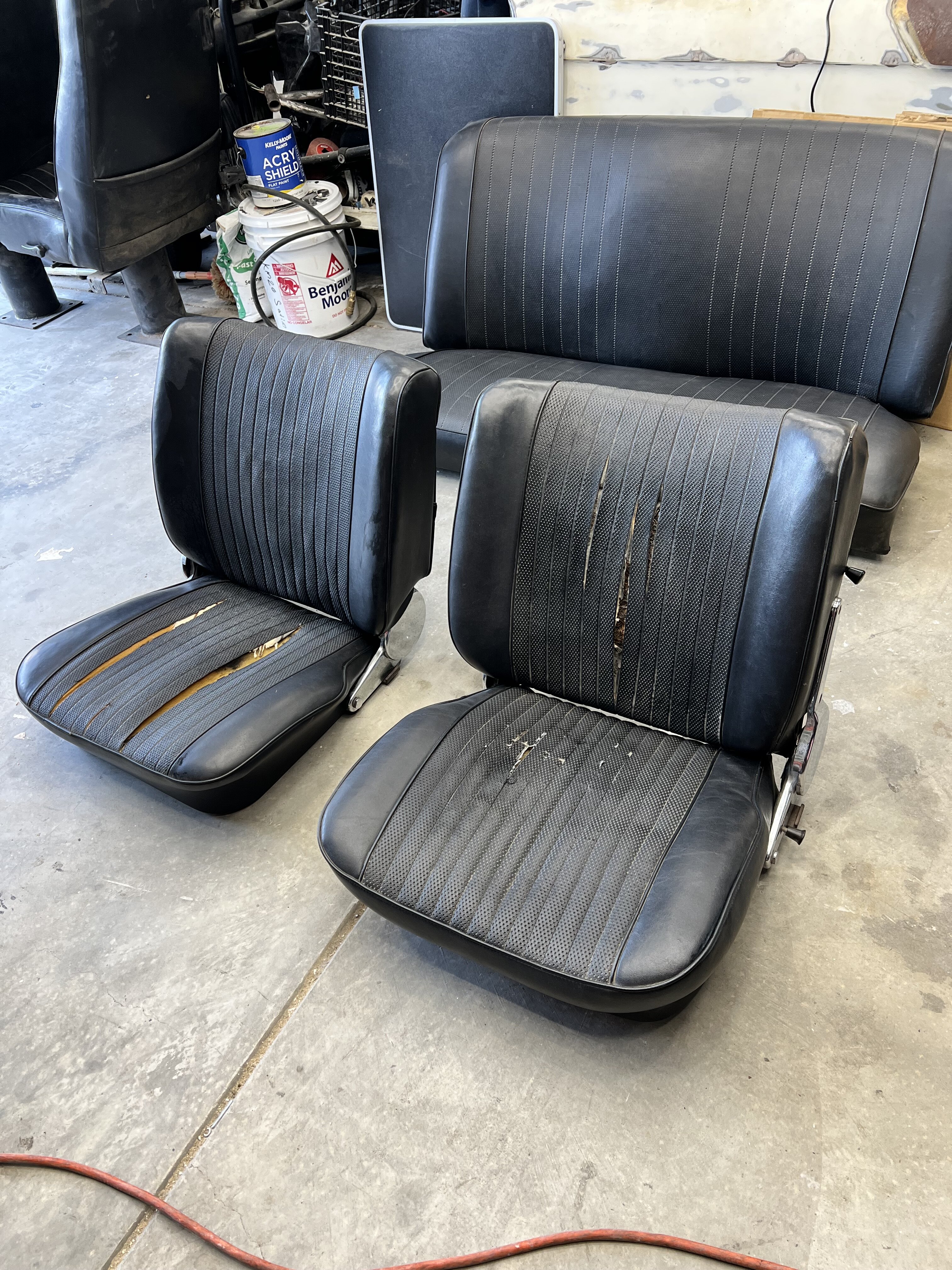 Early seats - Body and Interior - 2002FAQ