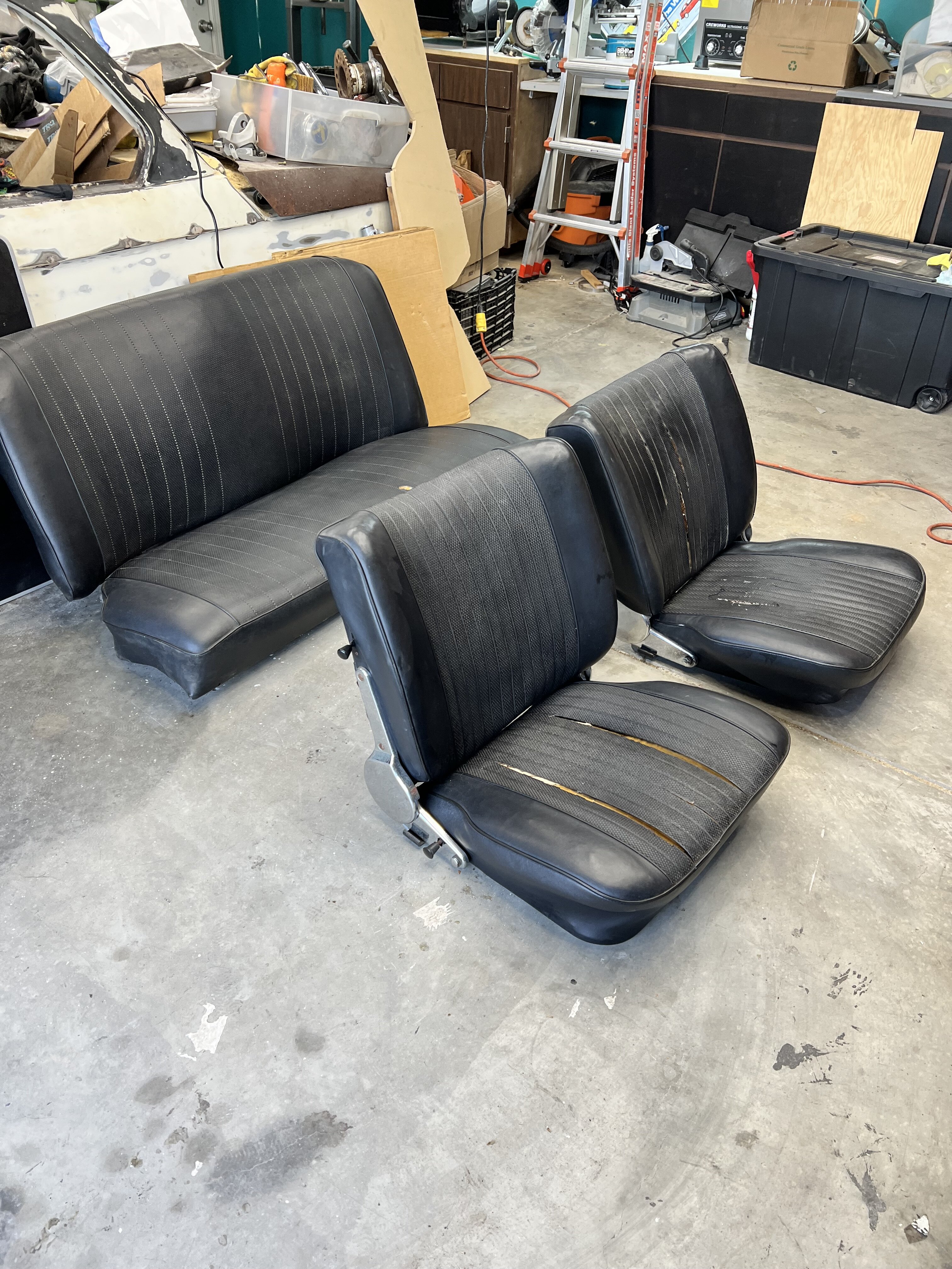 Early seats - Body and Interior - 2002FAQ