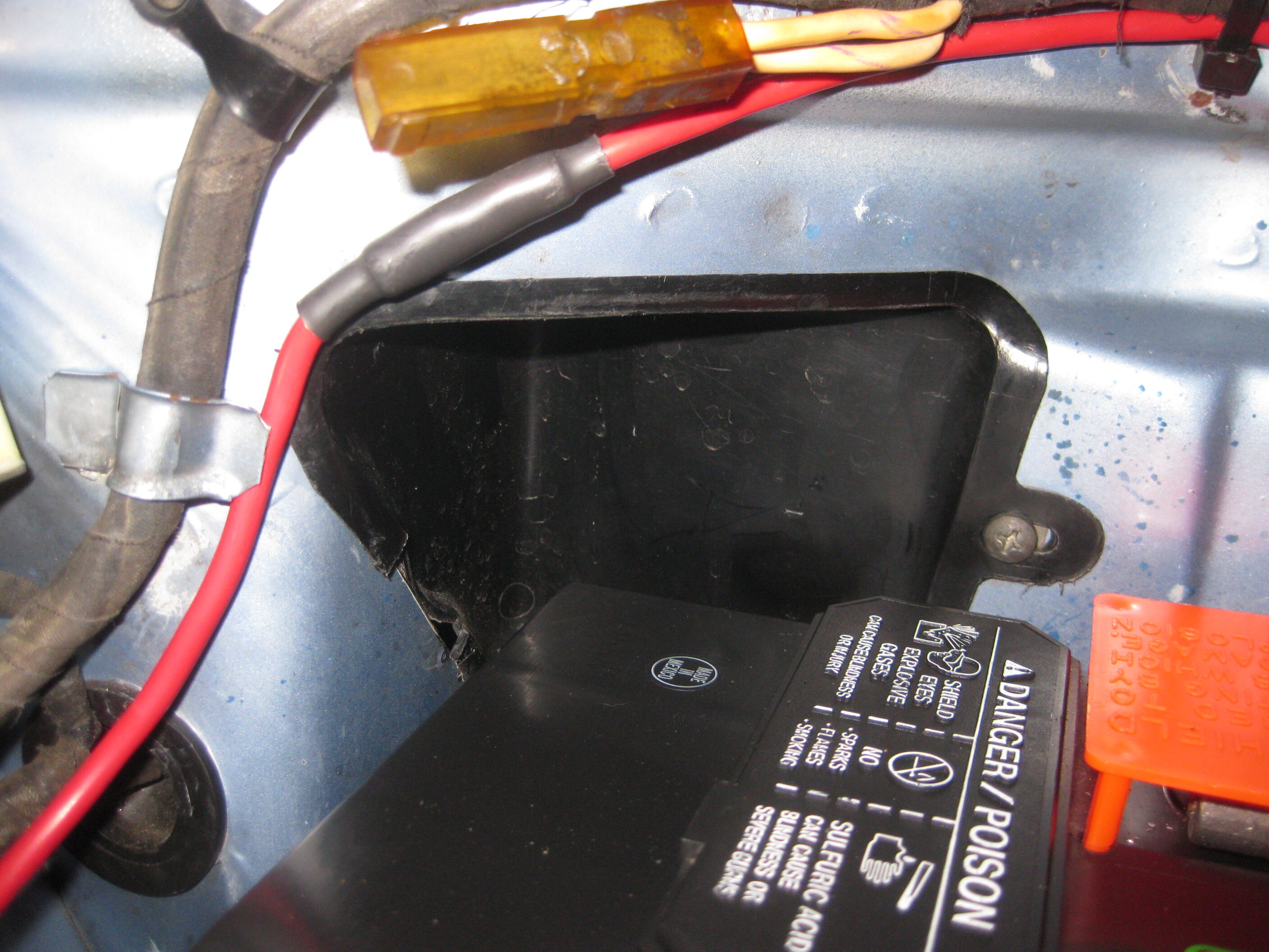 Corner battery plastic cup. |﻿ BMW 2002 and other '02