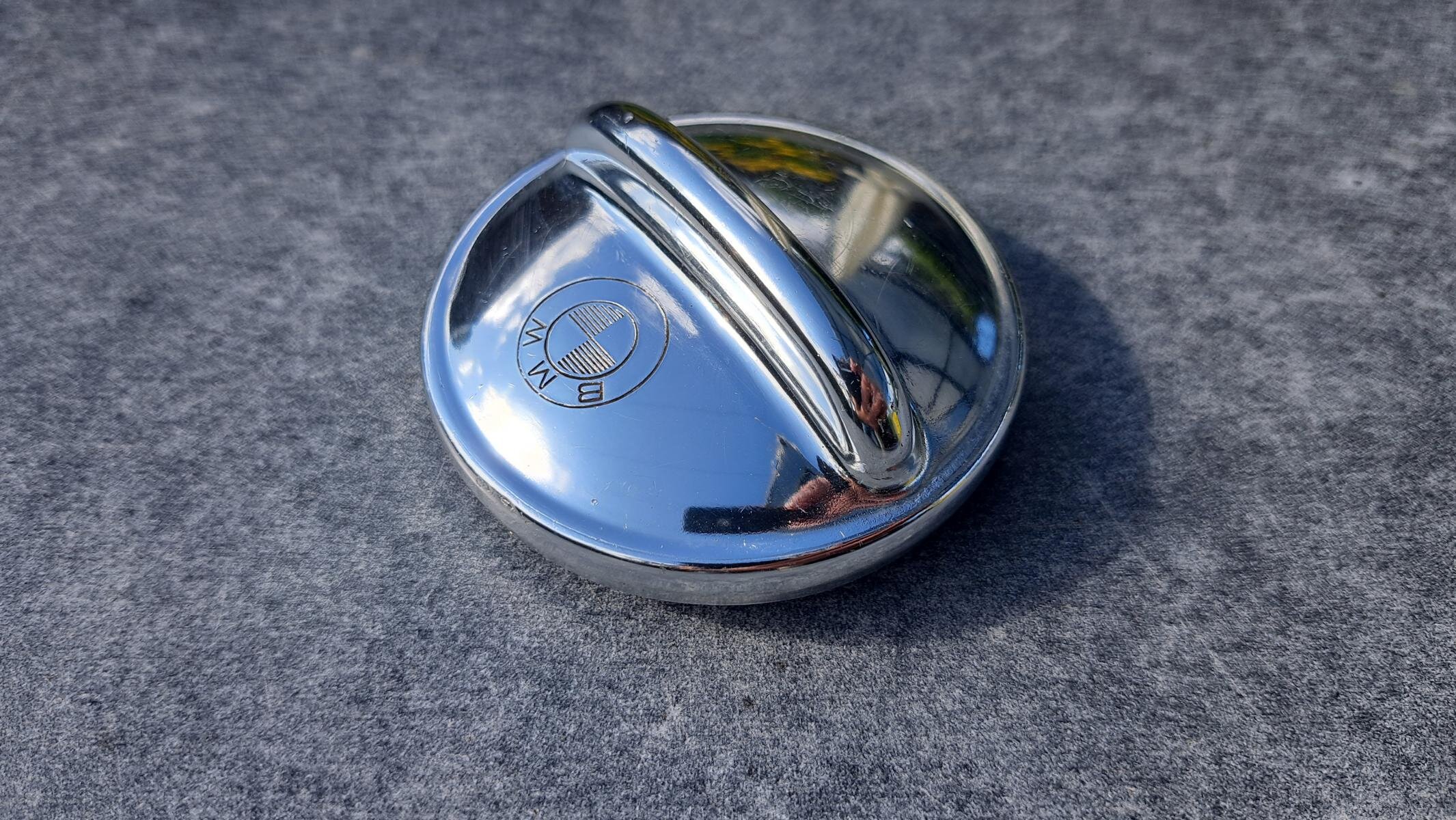 Two nice gas caps 😋 w/BMW logo, glossy & matt brushed - Body and ...