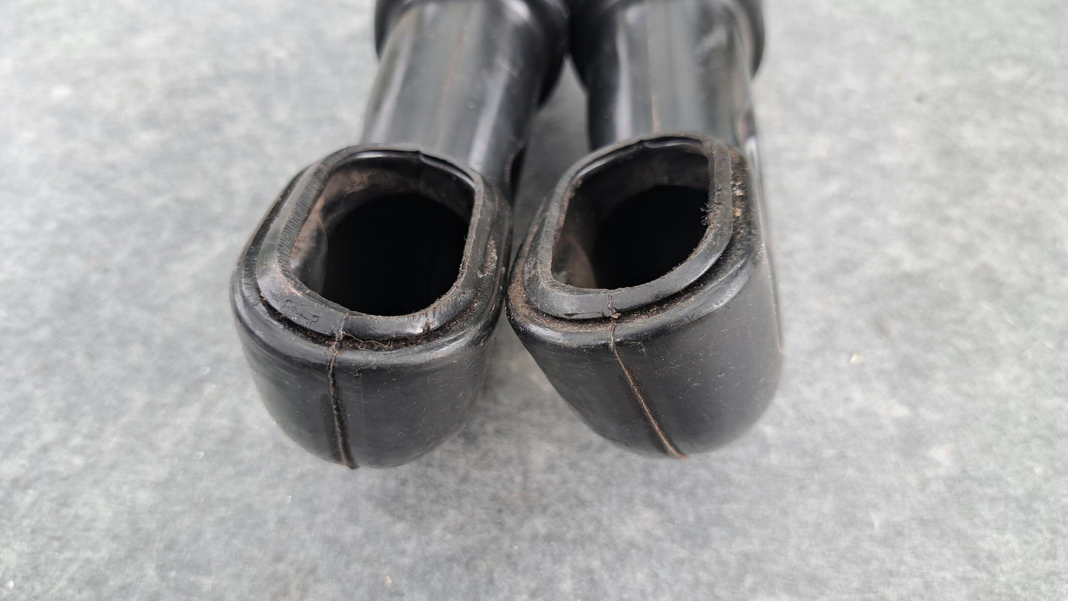Pair of trunk vent tubes / air hoses - Body and Interior - 2002FAQ