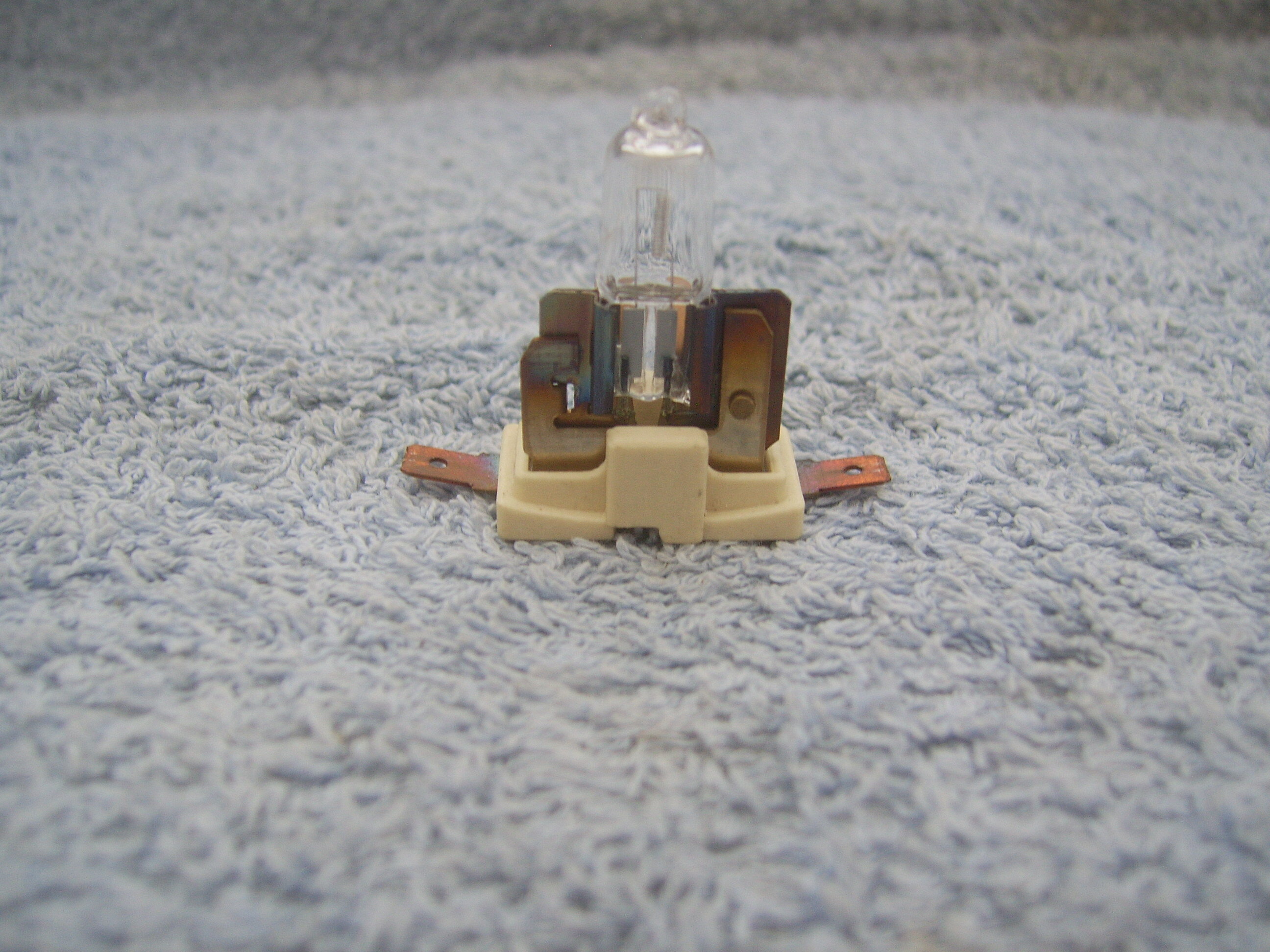 H2 fog light bulb holder for CIBI's |﻿ Parts Wanted