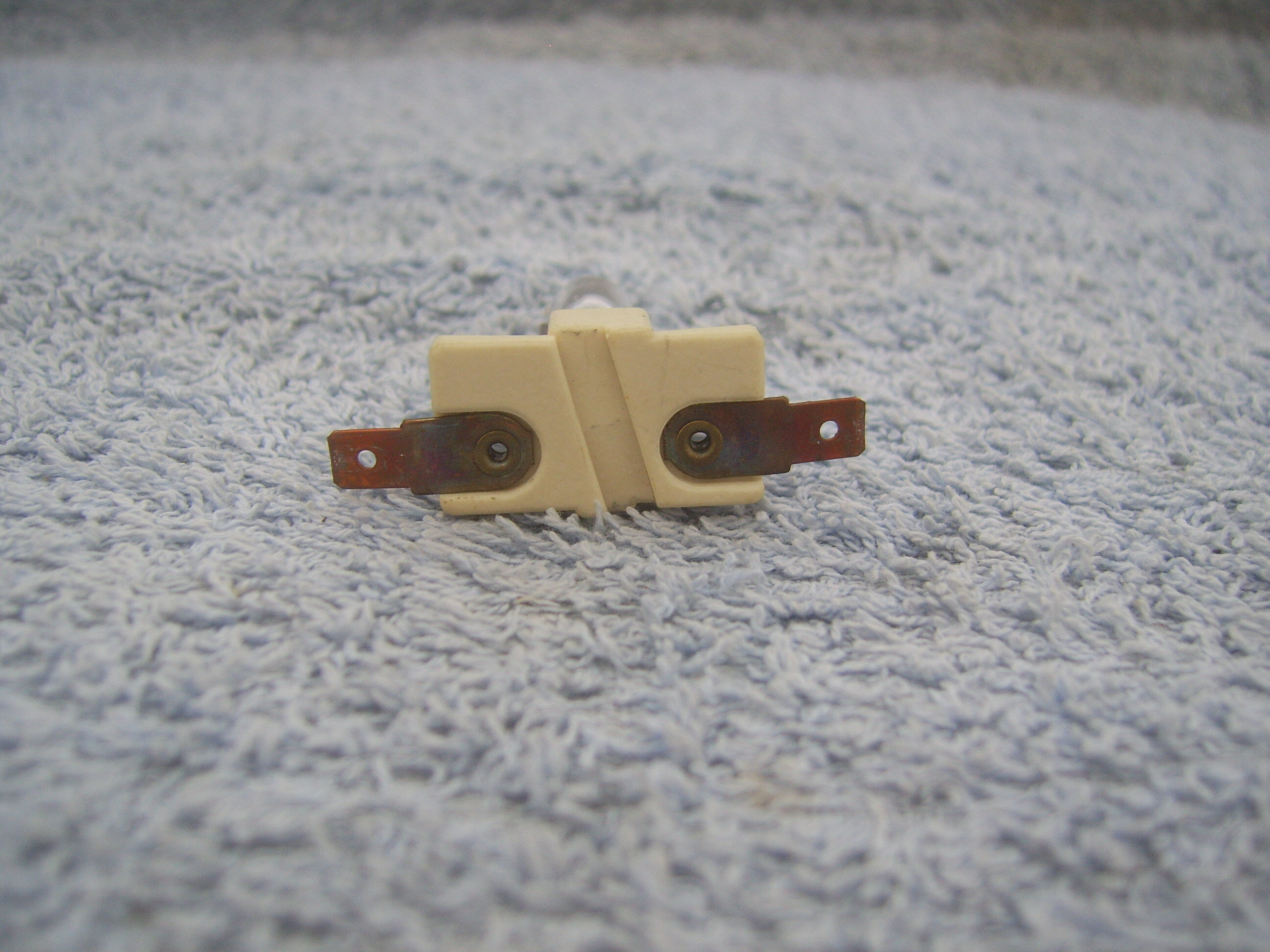 H2 fog light bulb holder for CIBI's |﻿ Parts Wanted