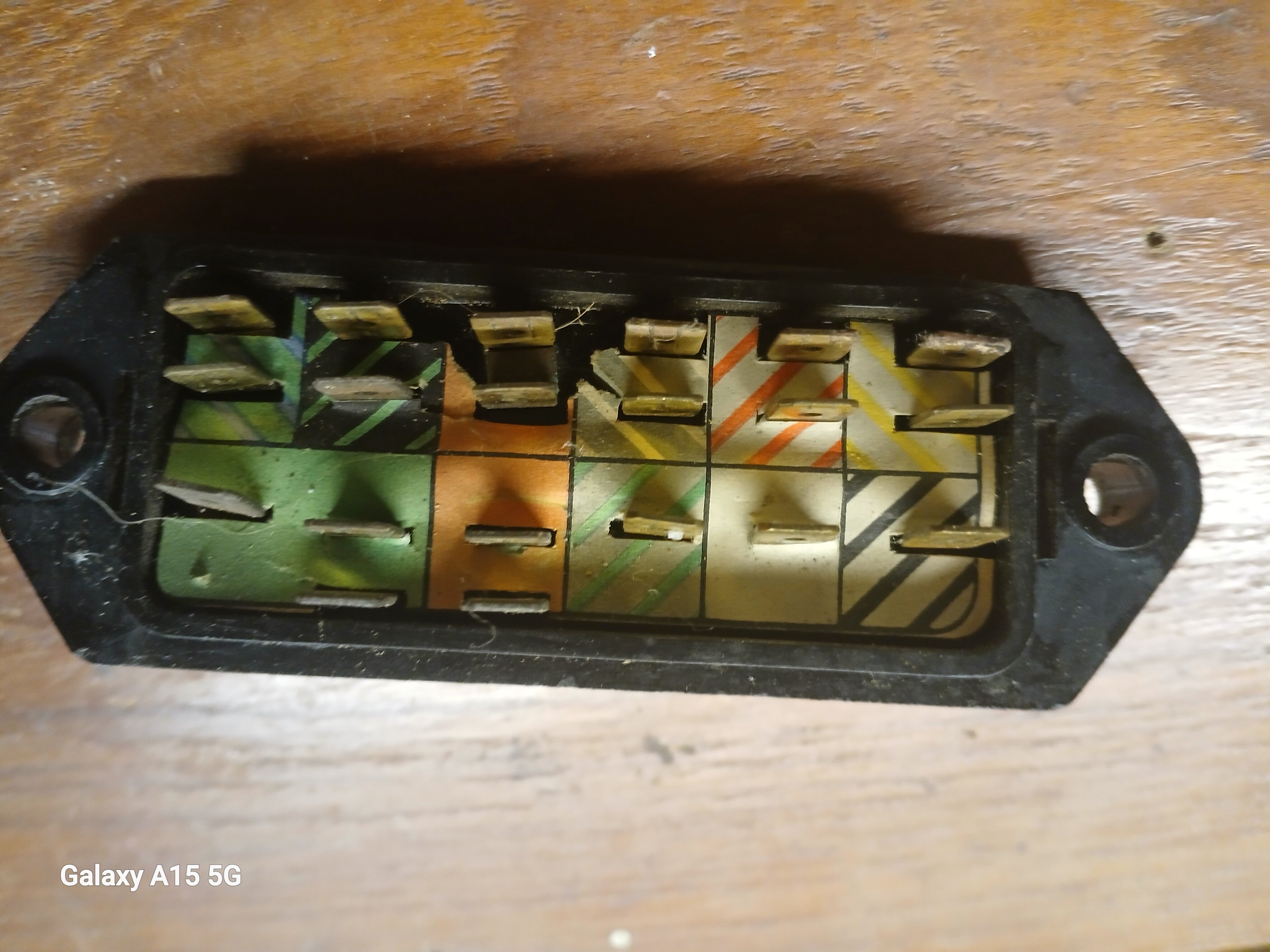 Early fuse box NOS - Body and Interior - 2002FAQ