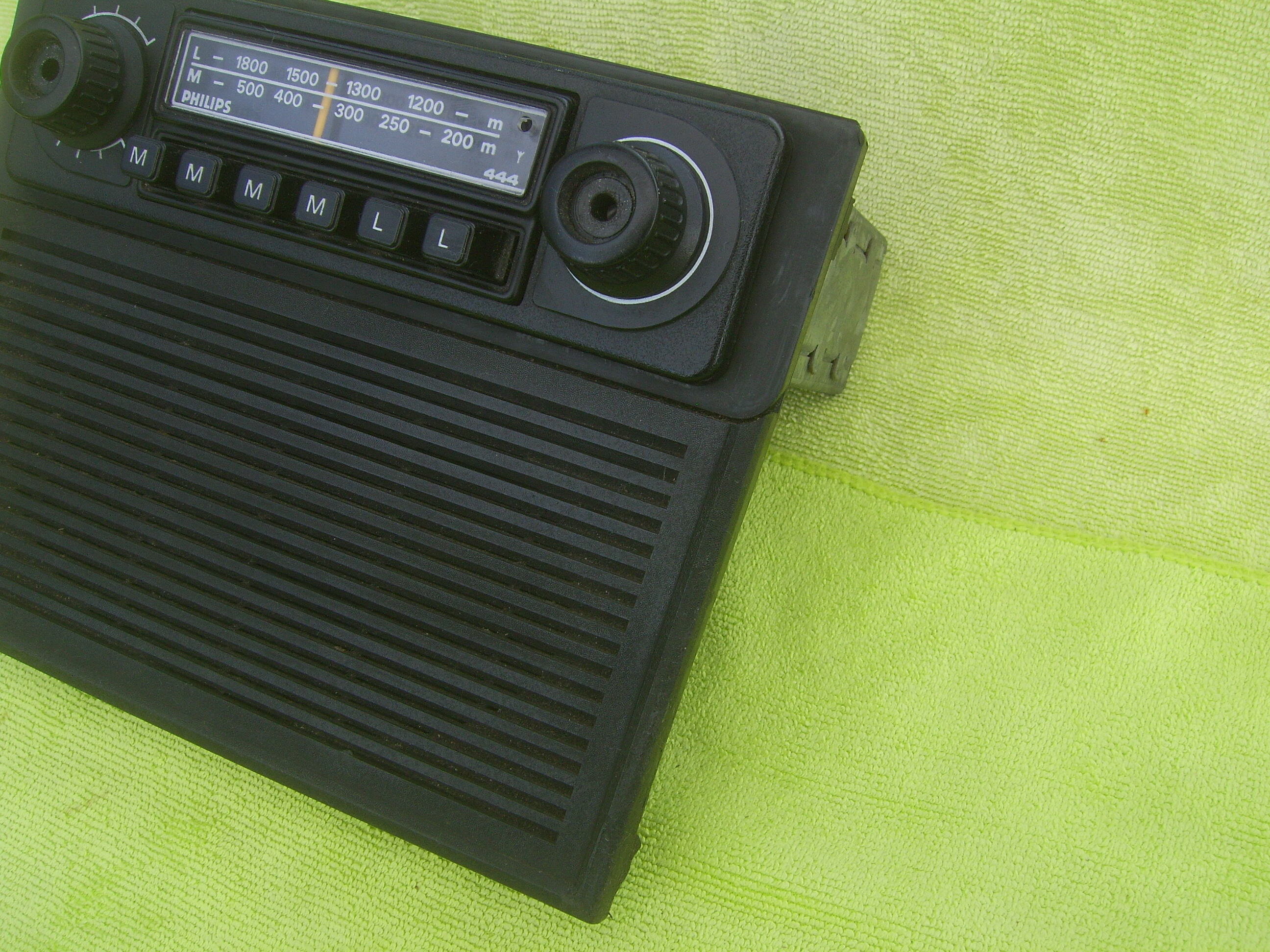 FS: Radio Center Console + Radio + Speaker - Miscellaneous - 2002FAQ