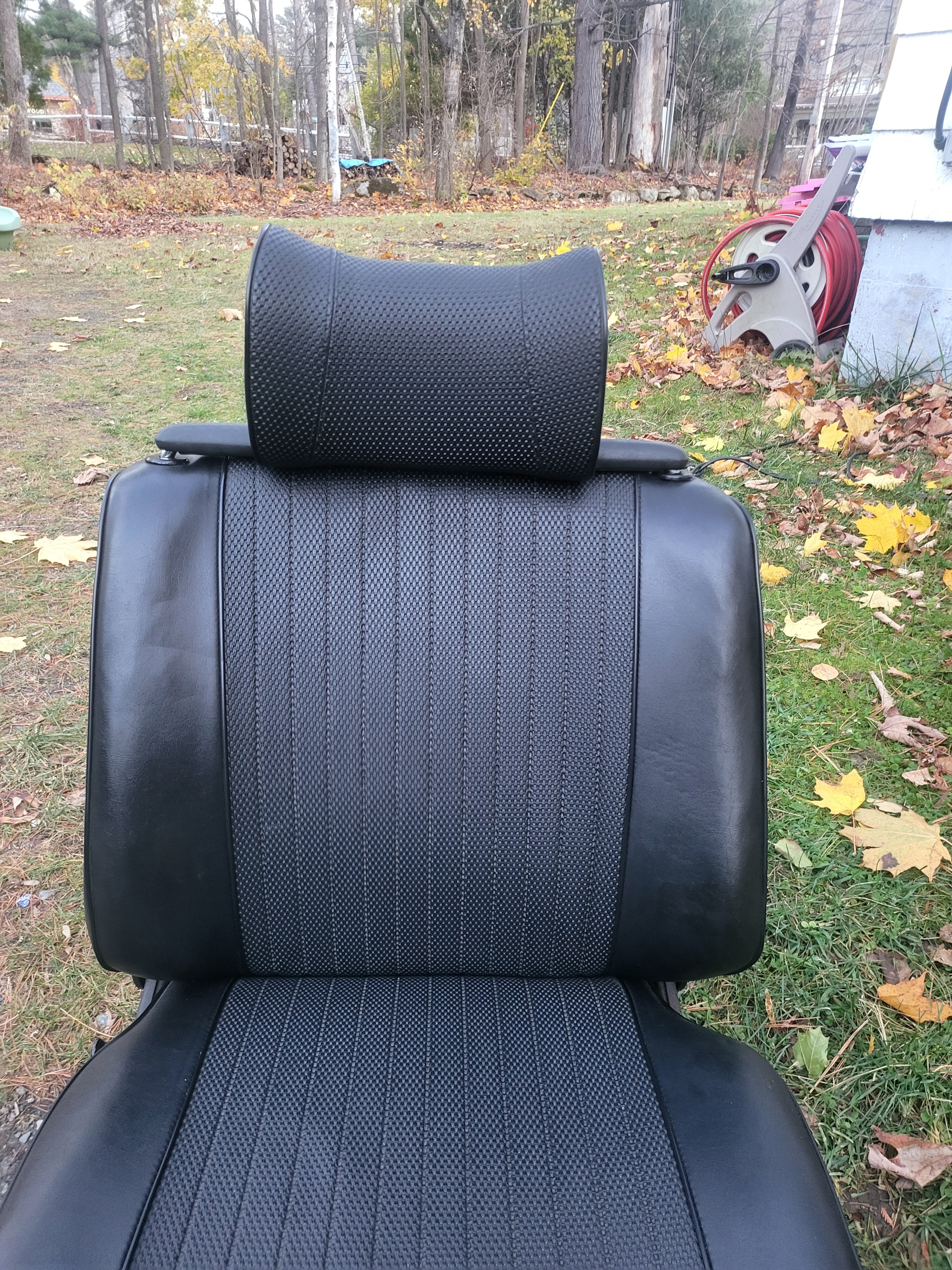 Black stock seats - Body and Interior - 2002FAQ