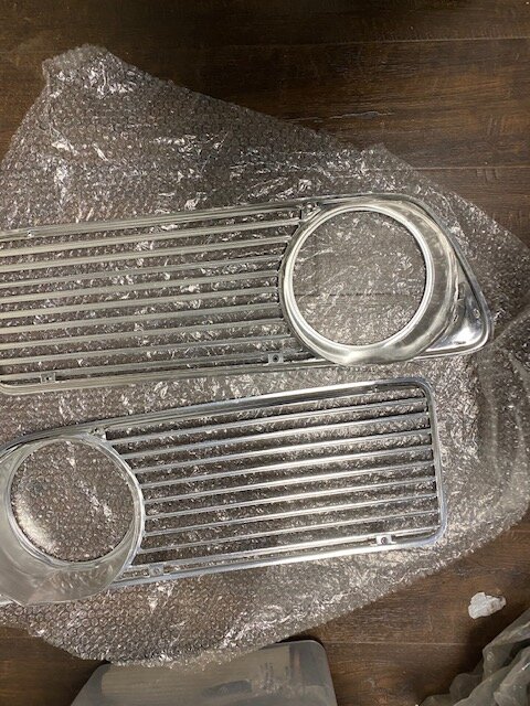 NOS Early 1600 2002 Grill (Grille) Set - Body and Interior - 2002FAQ
