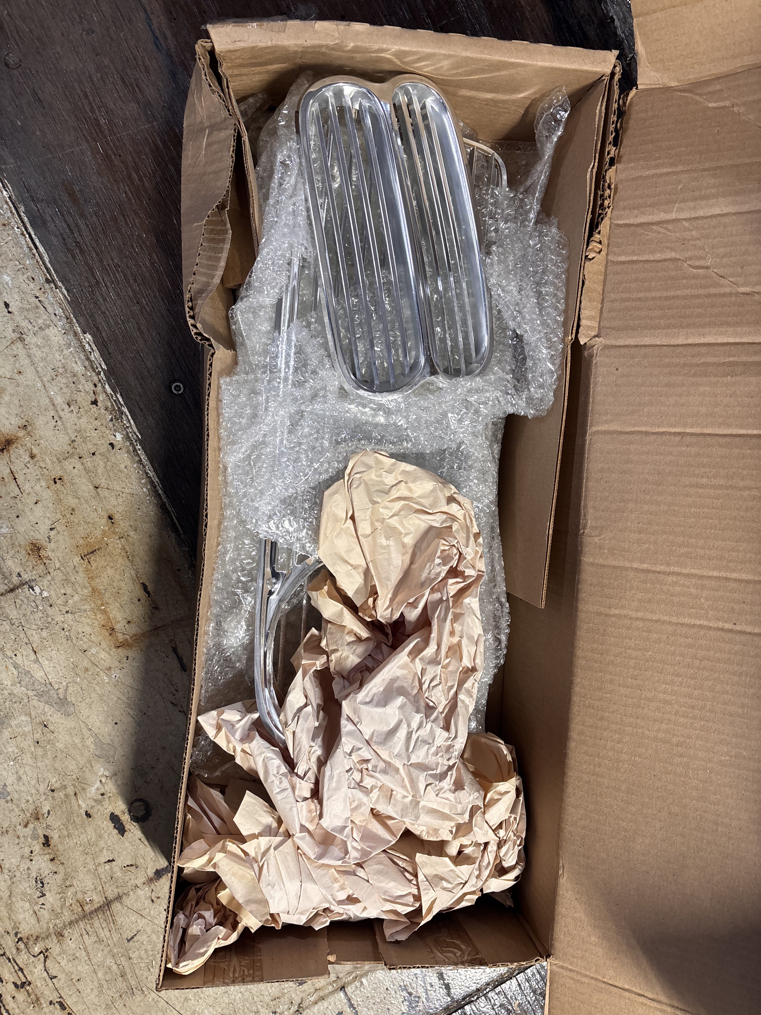 NOS Early 1600 2002 Grill (Grille) Set - Body and Interior - 2002FAQ