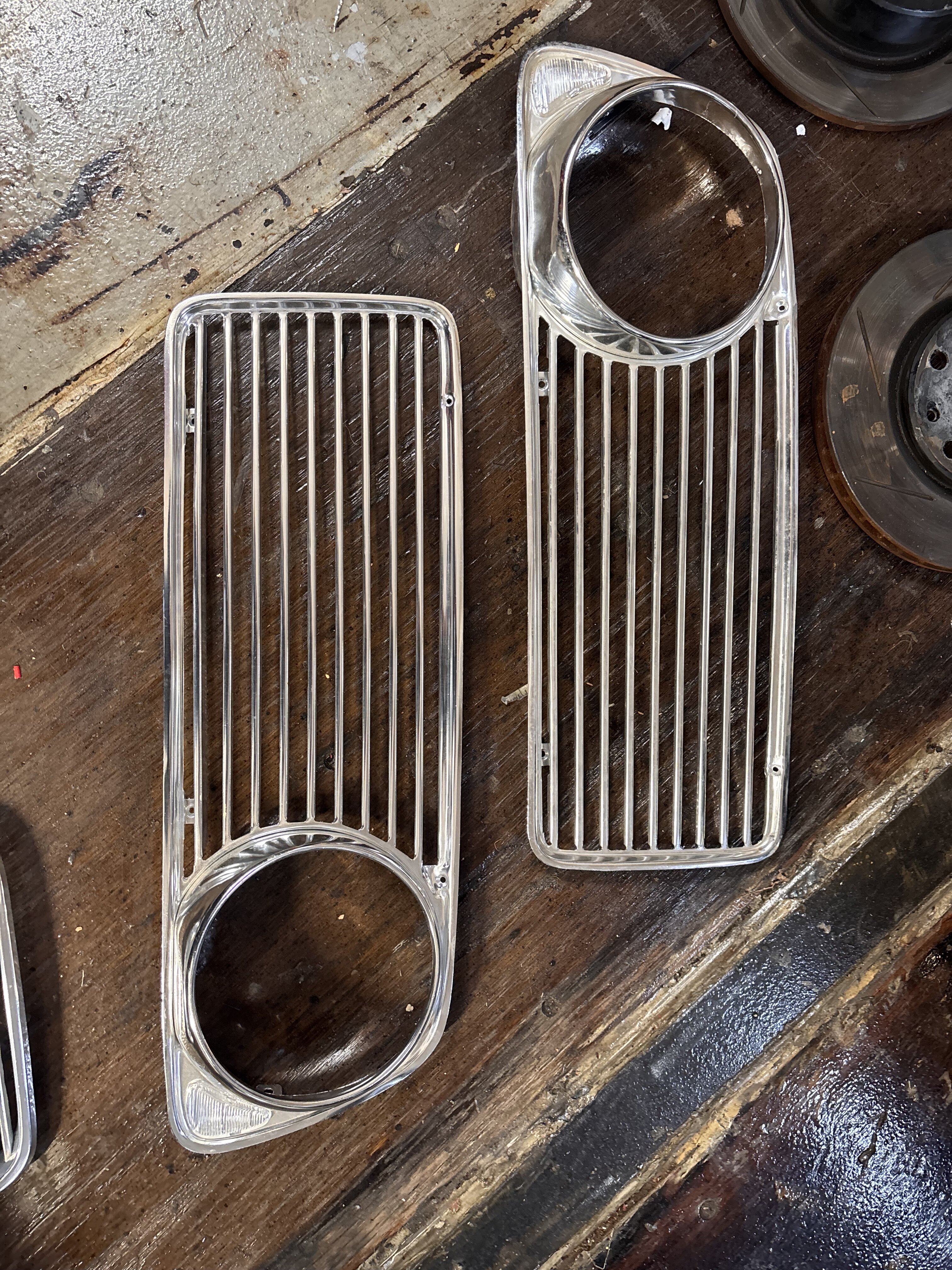 NOS Early 1600 2002 Grill (Grille) Set - Body and Interior - 2002FAQ