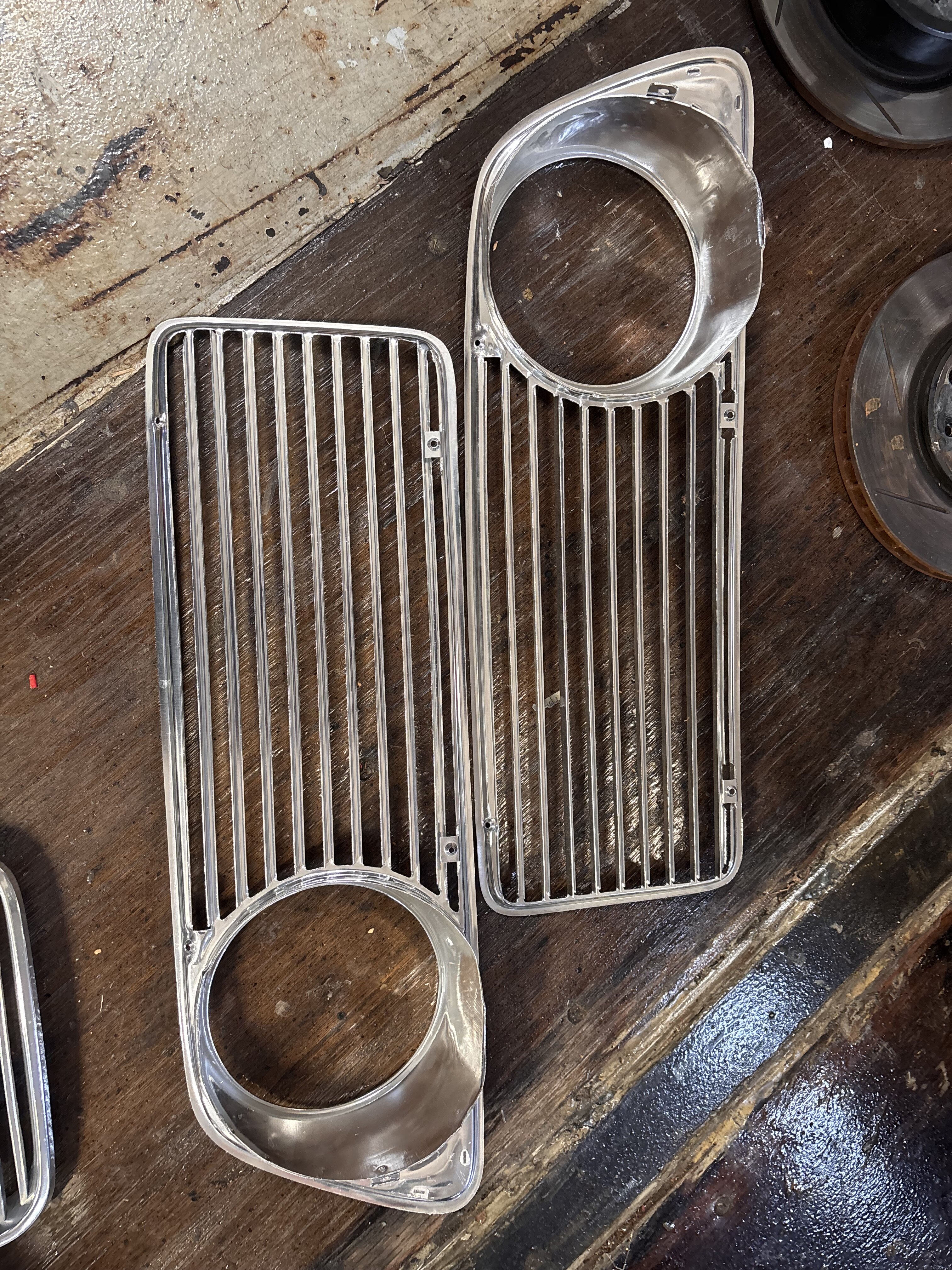 NOS Early 1600 2002 Grill (Grille) Set - Body and Interior - 2002FAQ
