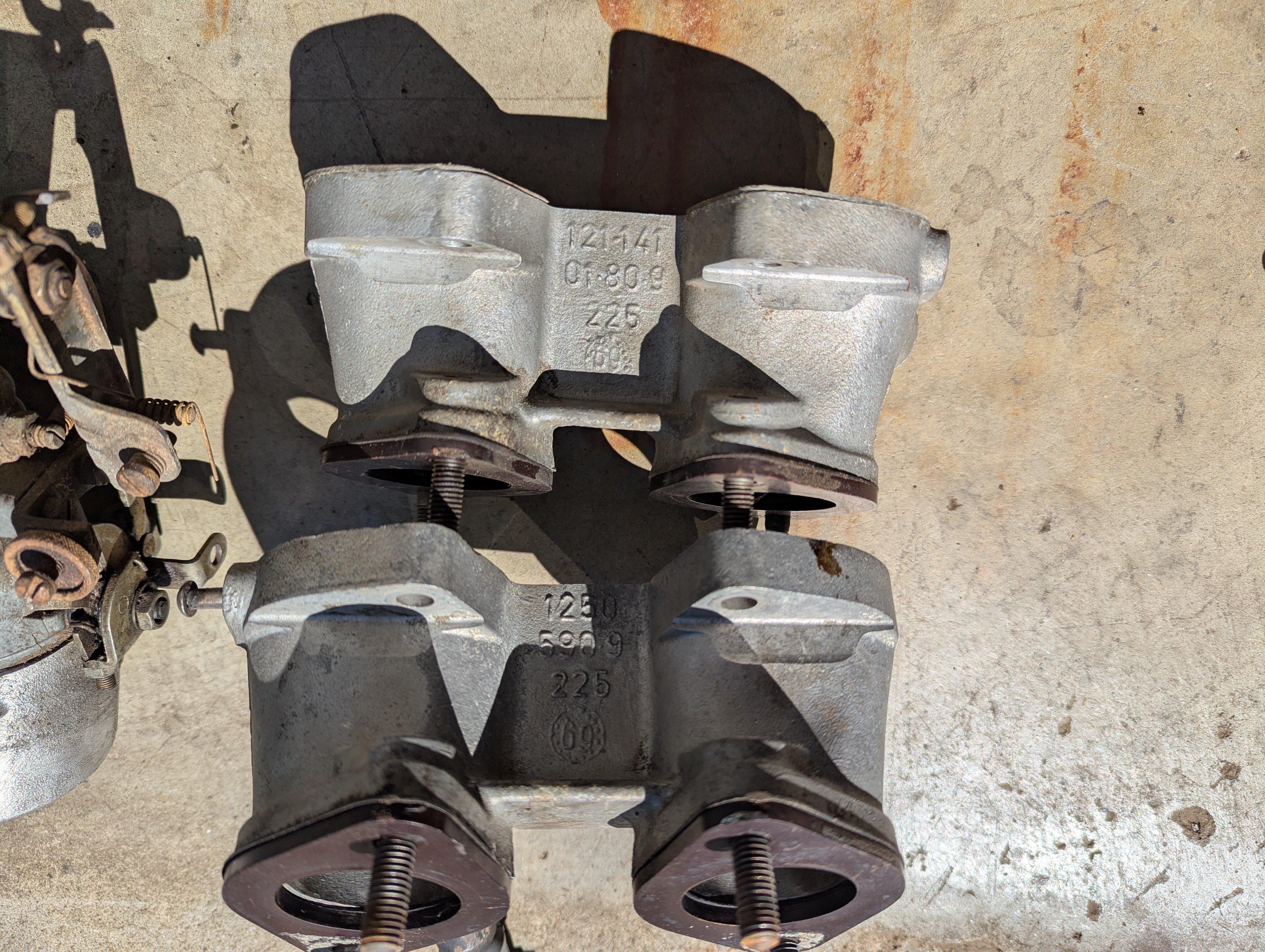 BMW 1969 Side draft intake manifolds - Engine and Drivetrain - 2002FAQ